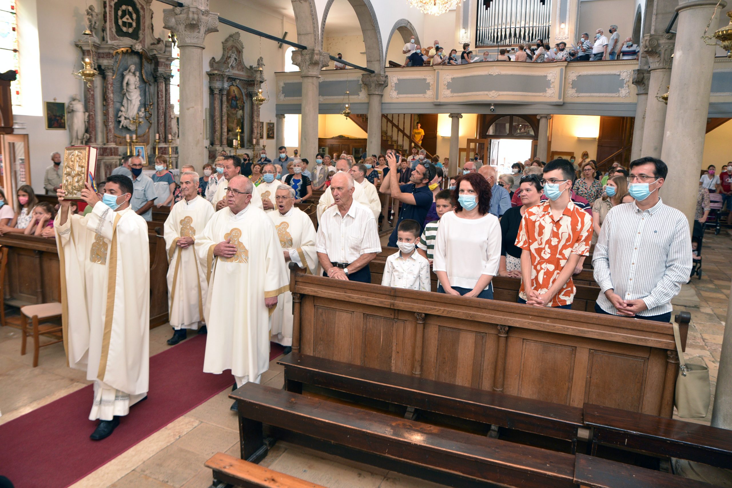 Creski svećenik mons. Enco Rodinis proslavio 25. godišnjicu svećeništva ...