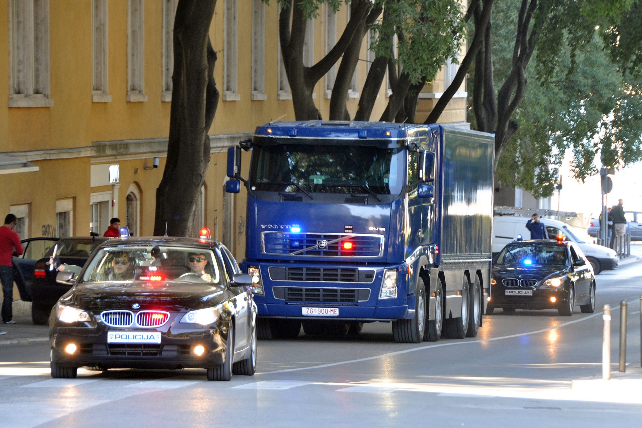 HNB kupuje blindirano trezorsko vozilo vrijedno čak 12 milijuna kuna! Imat će najmanje 500 konja ...