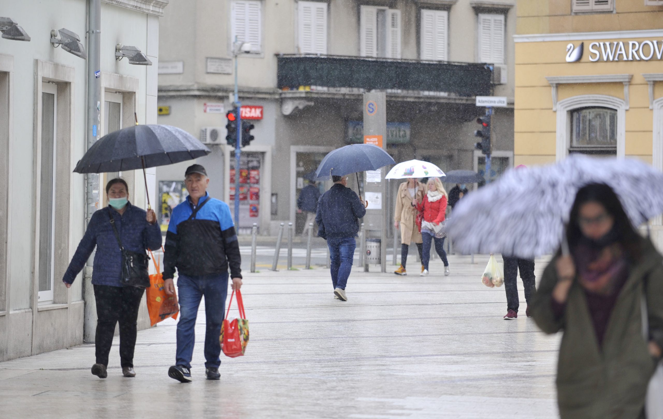 Dvije osobe umrle u KBC-u Rijeka: Stigli novi podaci o broju oboljelih u PGŽ-u - Novi list