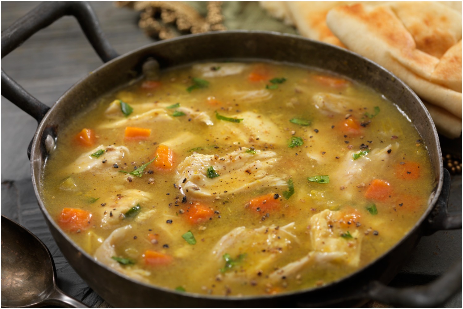 Domaća pileća juha obogaćena začinima. Jednostavno, a preukusno! - Novi ...