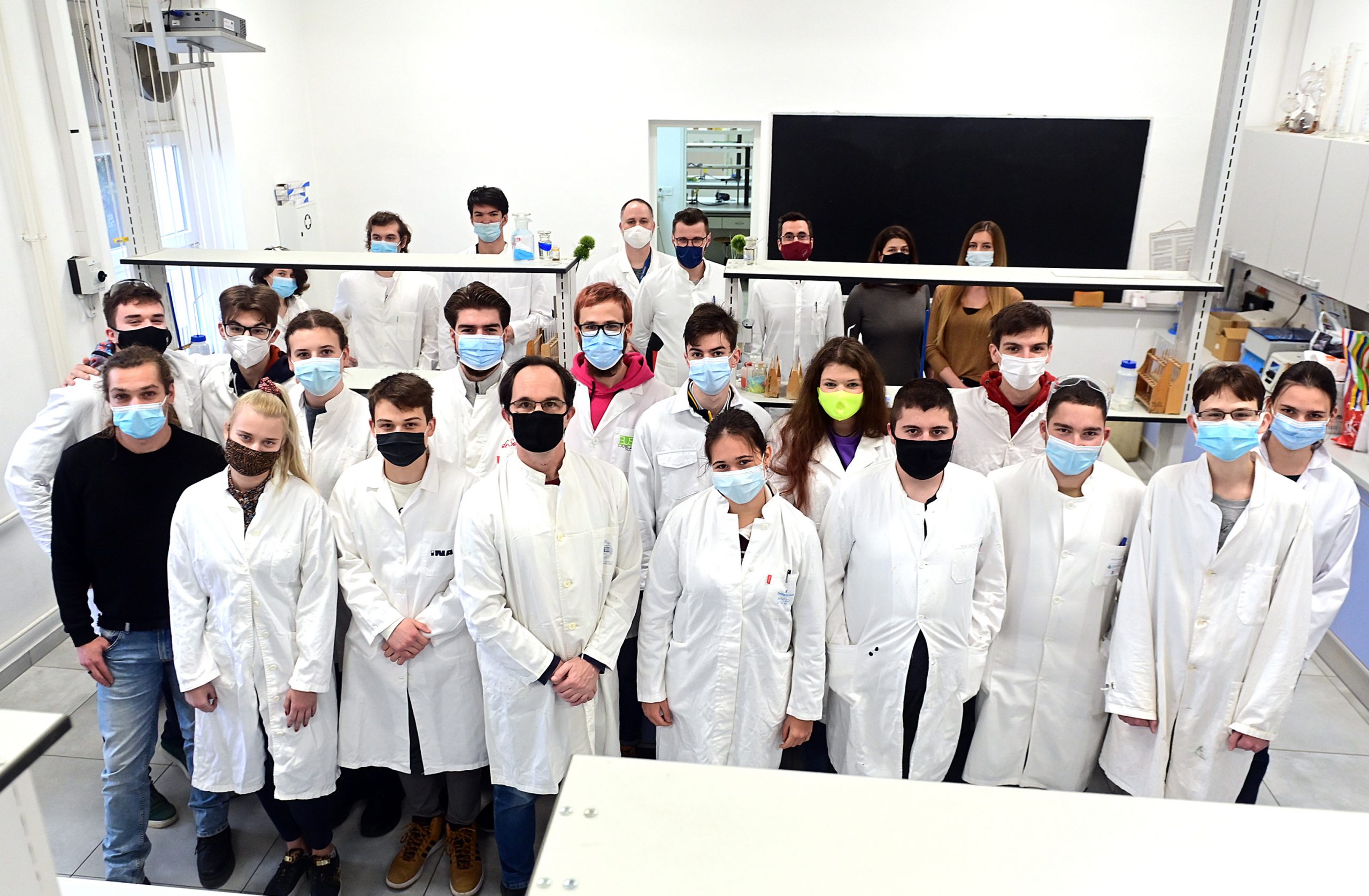 Najljepši praznici su u - laboratoriju kemije: Zimska škola kemije ...
