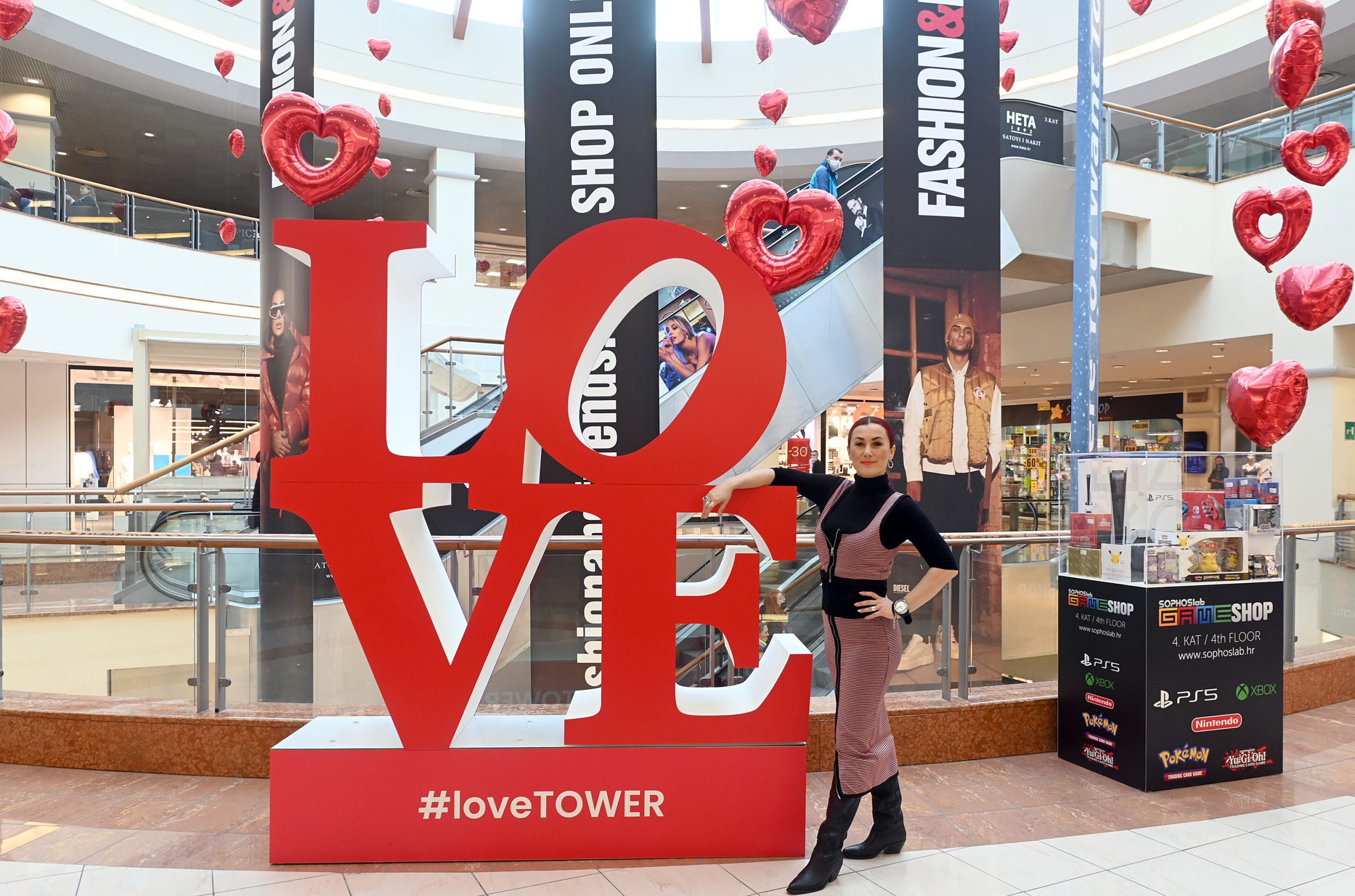 Tower Center Rijeka ima fora valentinovsku skulpturu: Nije joj odoljela ...