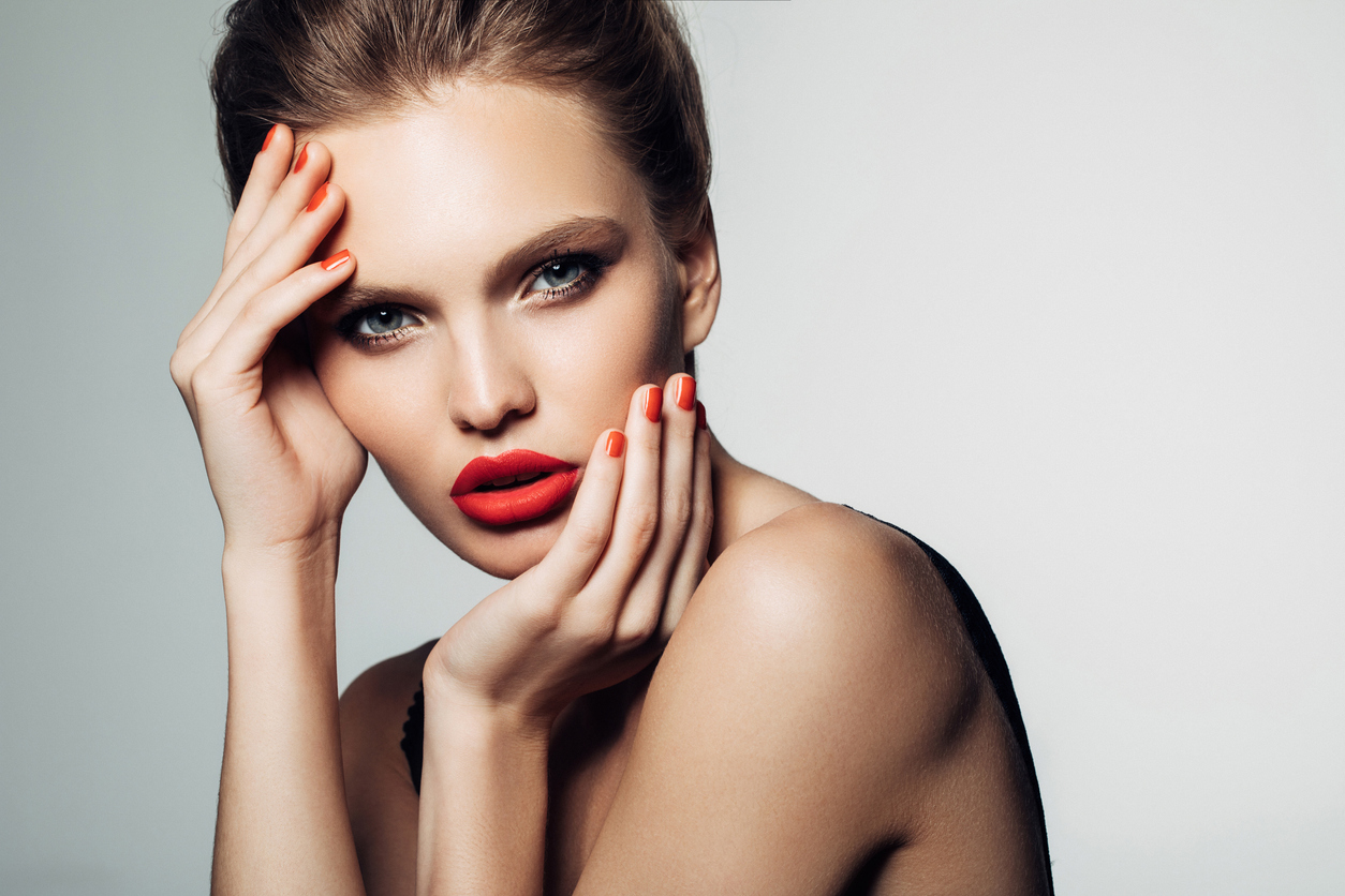 5 trendi načina kako nositi crveni ruž koje smo naučili od Francuskinja ...