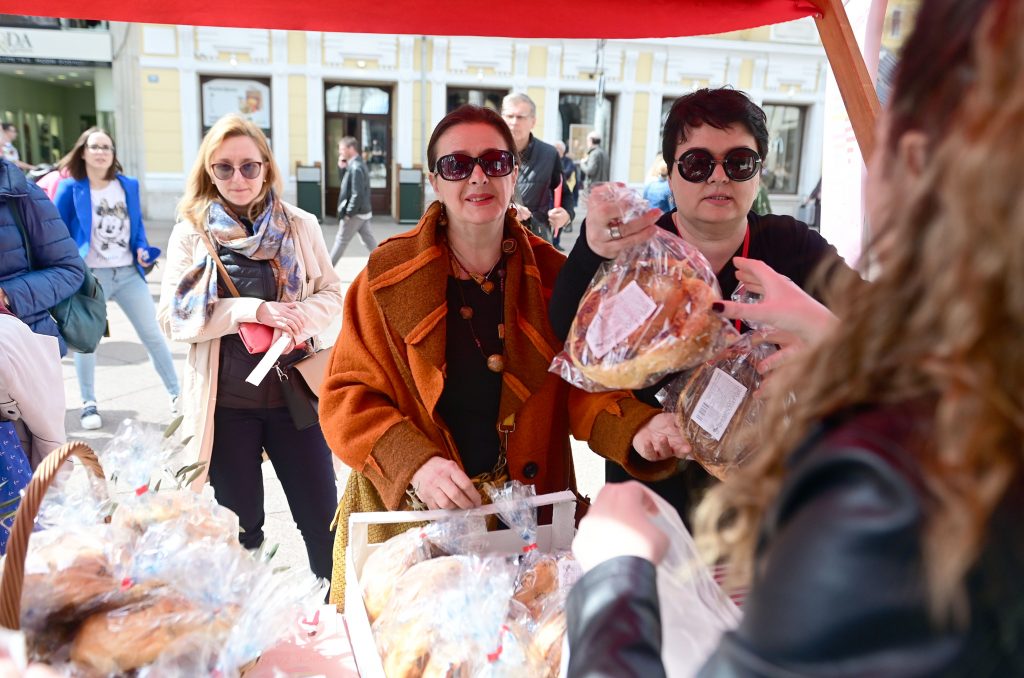 VIDEO Na Korzu održana prva donatorska akcija Udruge Srce za nju: "Sve je krenulo iz čiste ...