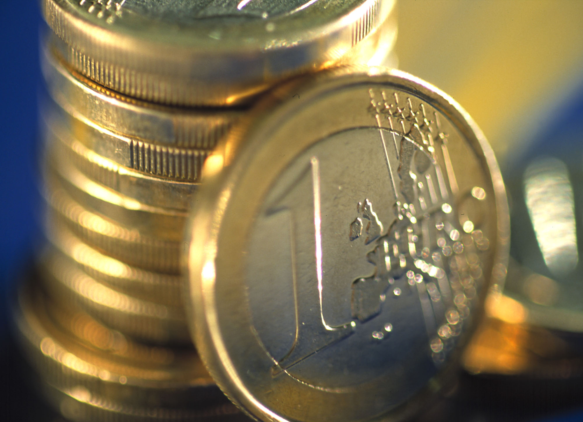Sabor je upravo usvojio Zakon o uvođenju eura kao službene valute. Od 5 ... Sabor je upravo usvojio Zakon o uvođenju eura kao službene valute. Od 5 ...