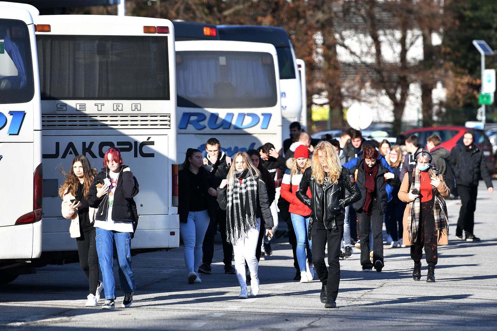 Prijevoznici predlažu uvođenje neograničene mjesečne karte od 70 kuna ...