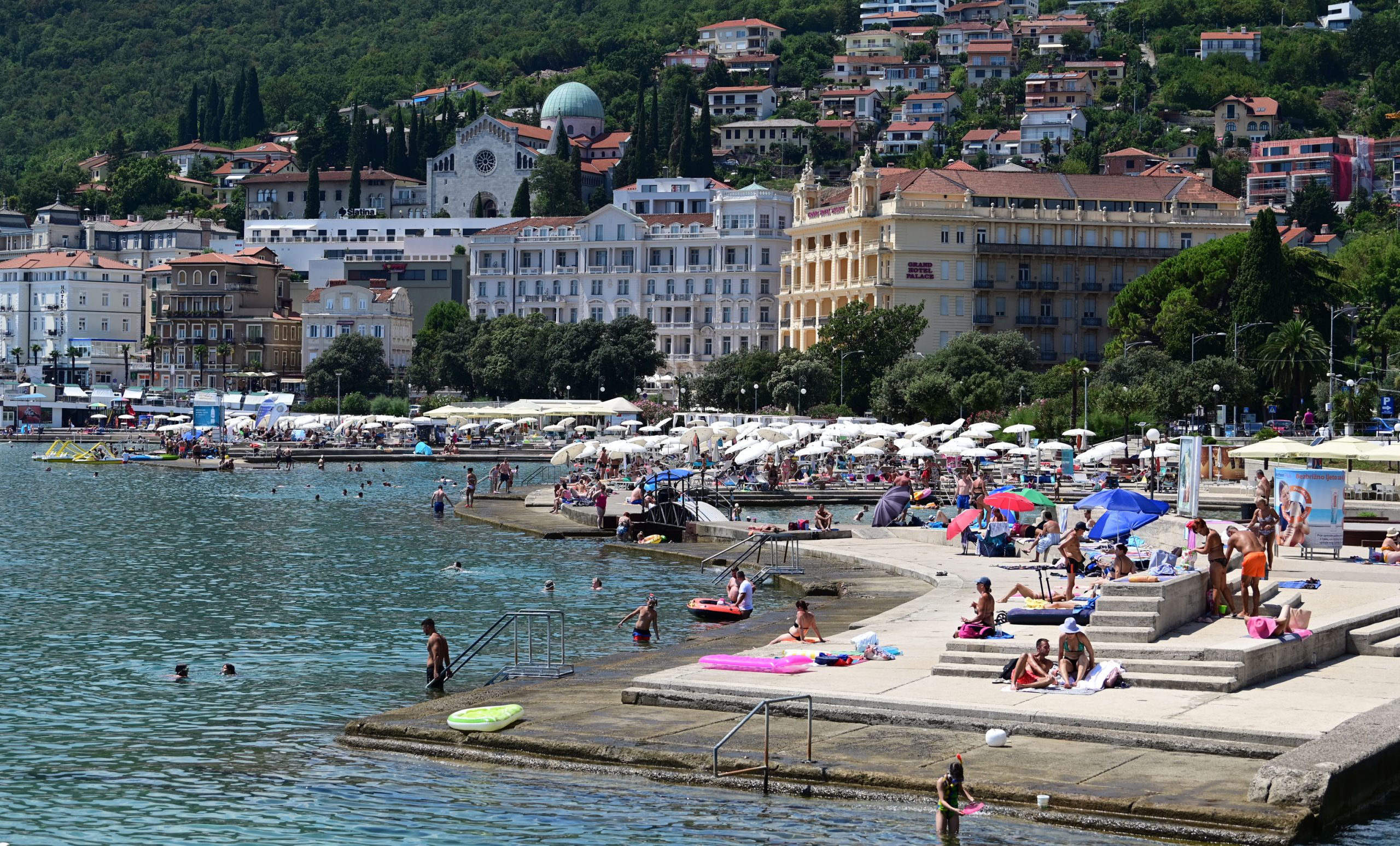FOTO Pričali smo s turistima na najvećoj opatijskoj plaži. Najviše ih ...