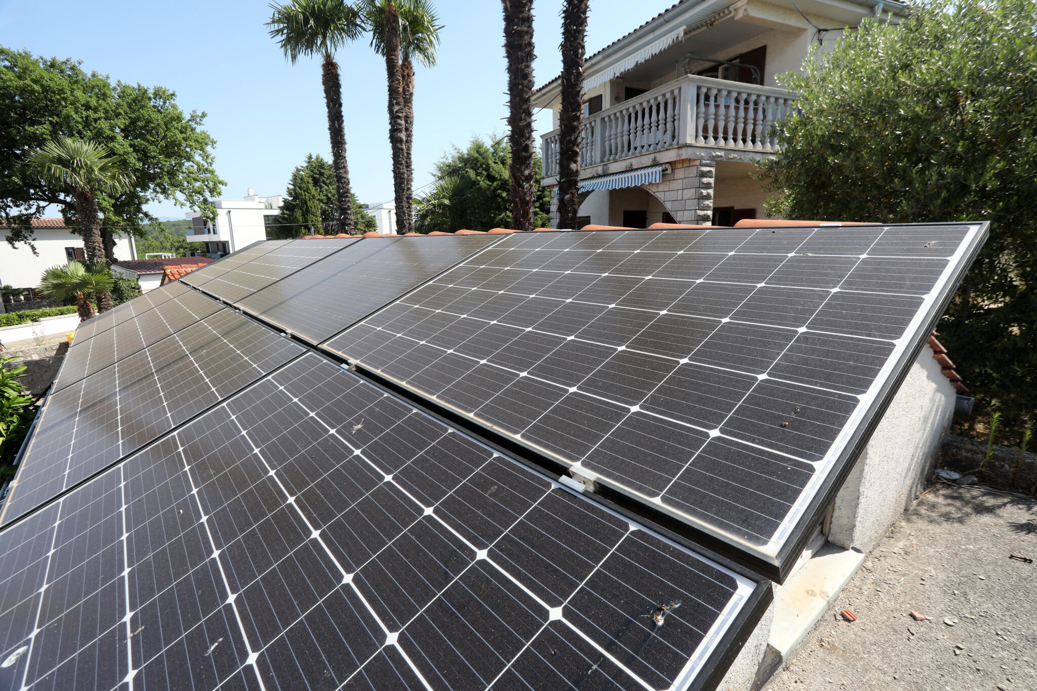 Žiteljima Omišlja i Njivica poticaji za fotonaponske elektrane - Novi list