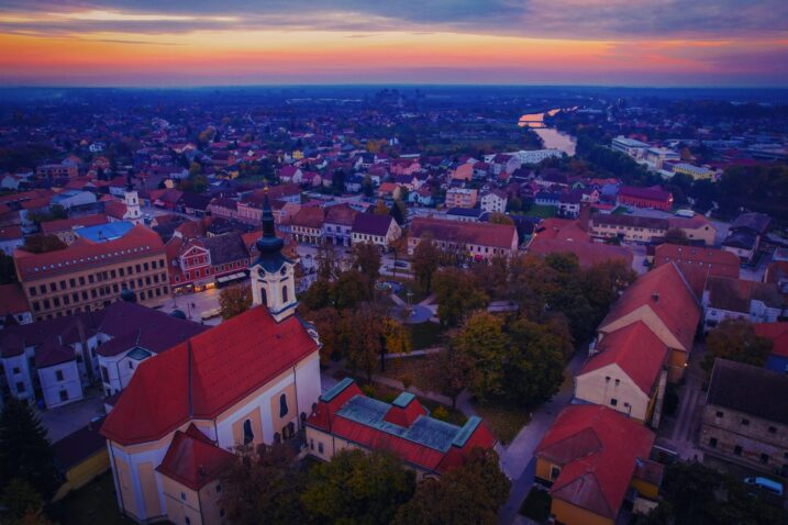 Njihovi aduti su priroda, kulturno naslijeđe i odlično vino. Doživite ...