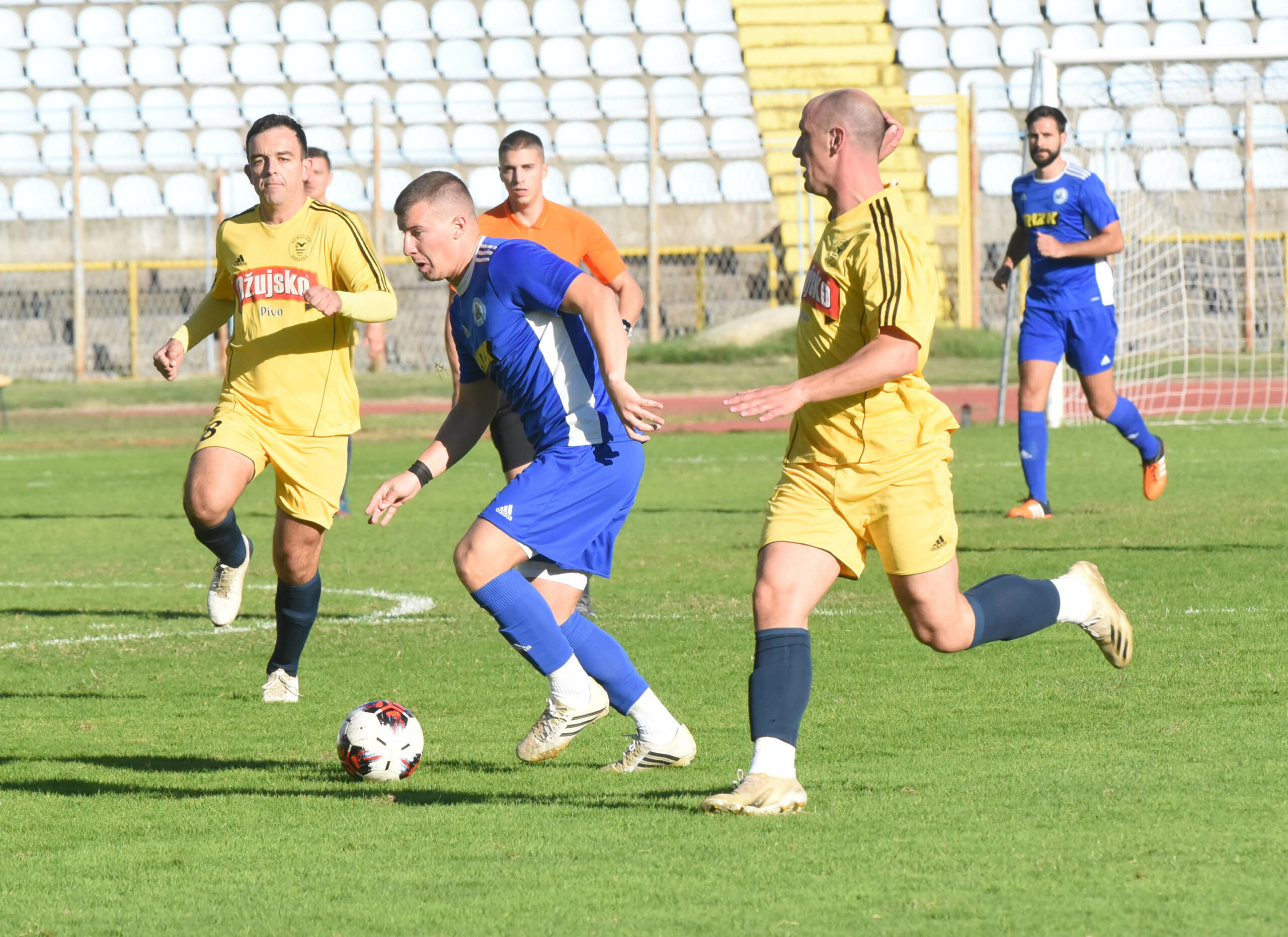 Nogometaši Lokomotive u unaprijed odigranom susretu svladali Banjole na ... Nogometaši Lokomotive u unaprijed odigranom susretu svladali Banjole na ...