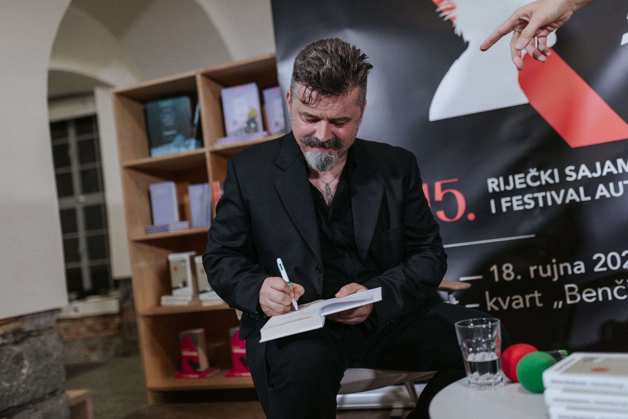 Međurečan o novom romanu: 'Identitet Europe se mijenja. Možda nam se ...