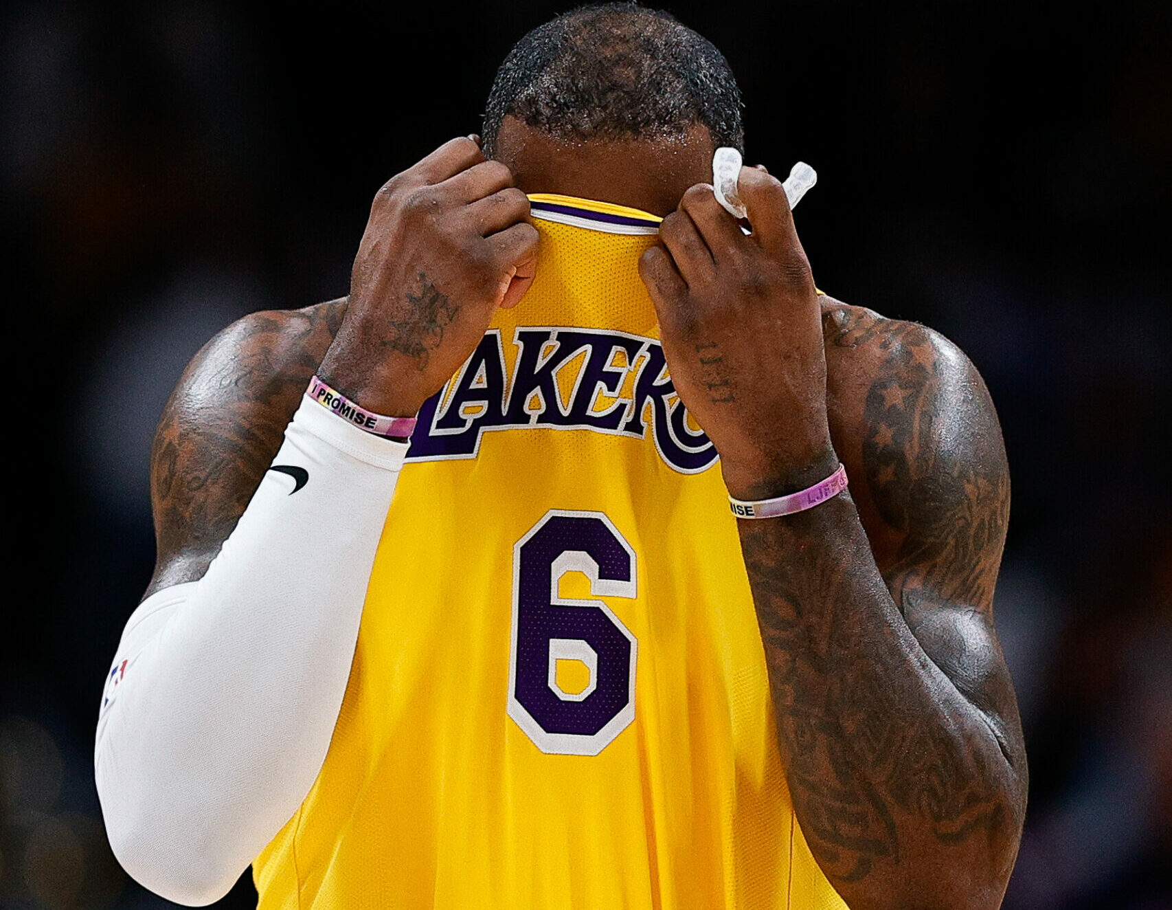 VIDEO Bivša američka MMA zvijezda teško optužila LeBrona Jamesa: "Znam ...