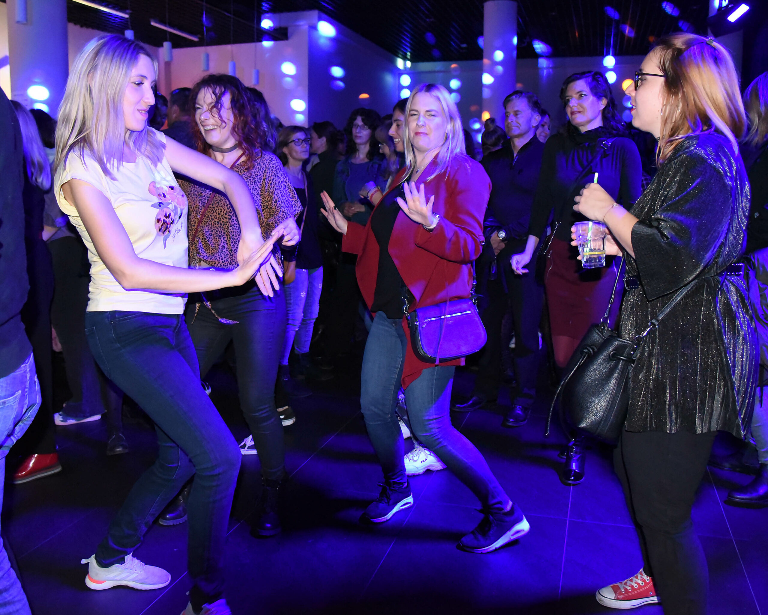 Najavljen novi party u Gervaisu s dvobojem DJ-a, na kojem će svega biti ...