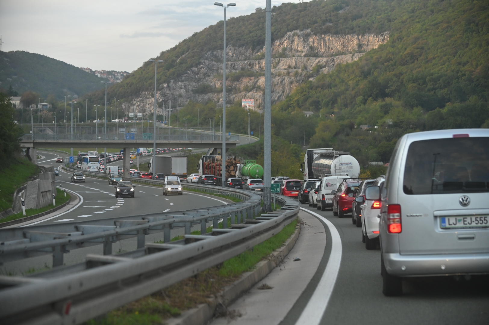 Na riječkoj obilaznici niz prometnih nesreća u tunelima Škurinje II i Trsat: Vozi se usporeno ...