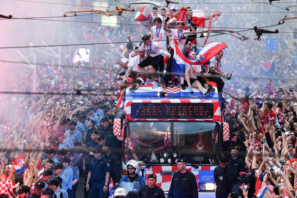 Doček Vatrenih bit će u nedjelju u Zagrebu, objavljeno kada će sletjeti ... Doček Vatrenih bit će u nedjelju u Zagrebu, objavljeno kada će sletjeti ...