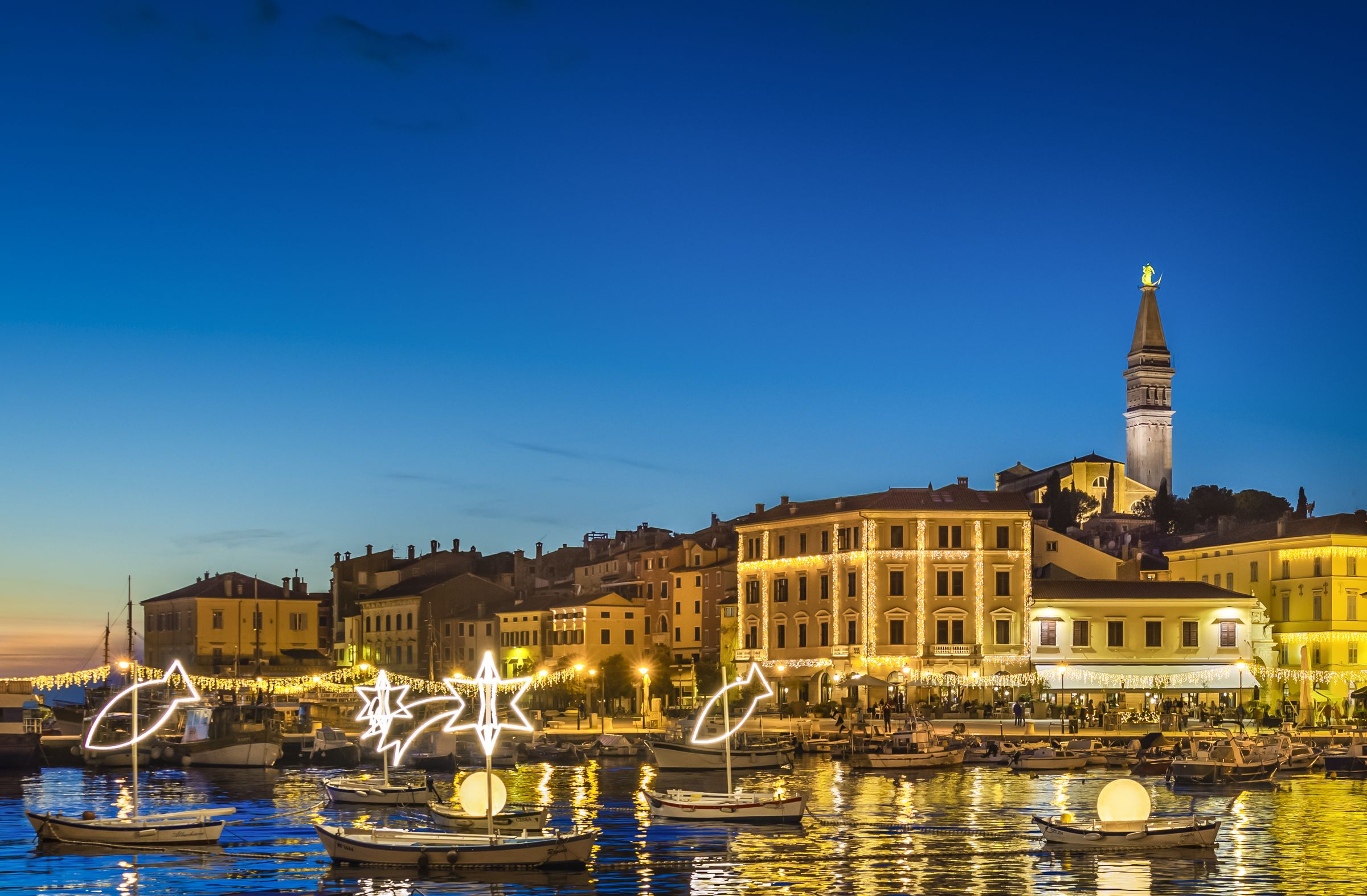 Tradicija i glamur na "Božiću s mora": Novi koncept Adventa u Rovinju ...
