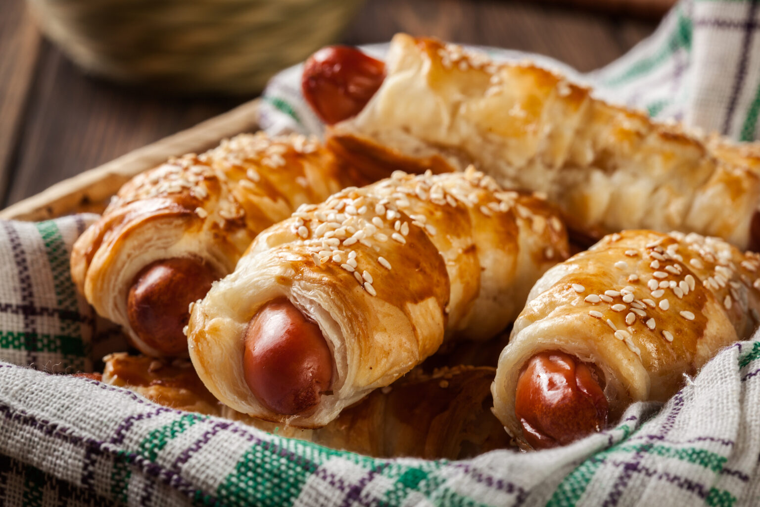 Hrenovke u lisnatom čine idealan finger food za doček, evo kako ih ...
