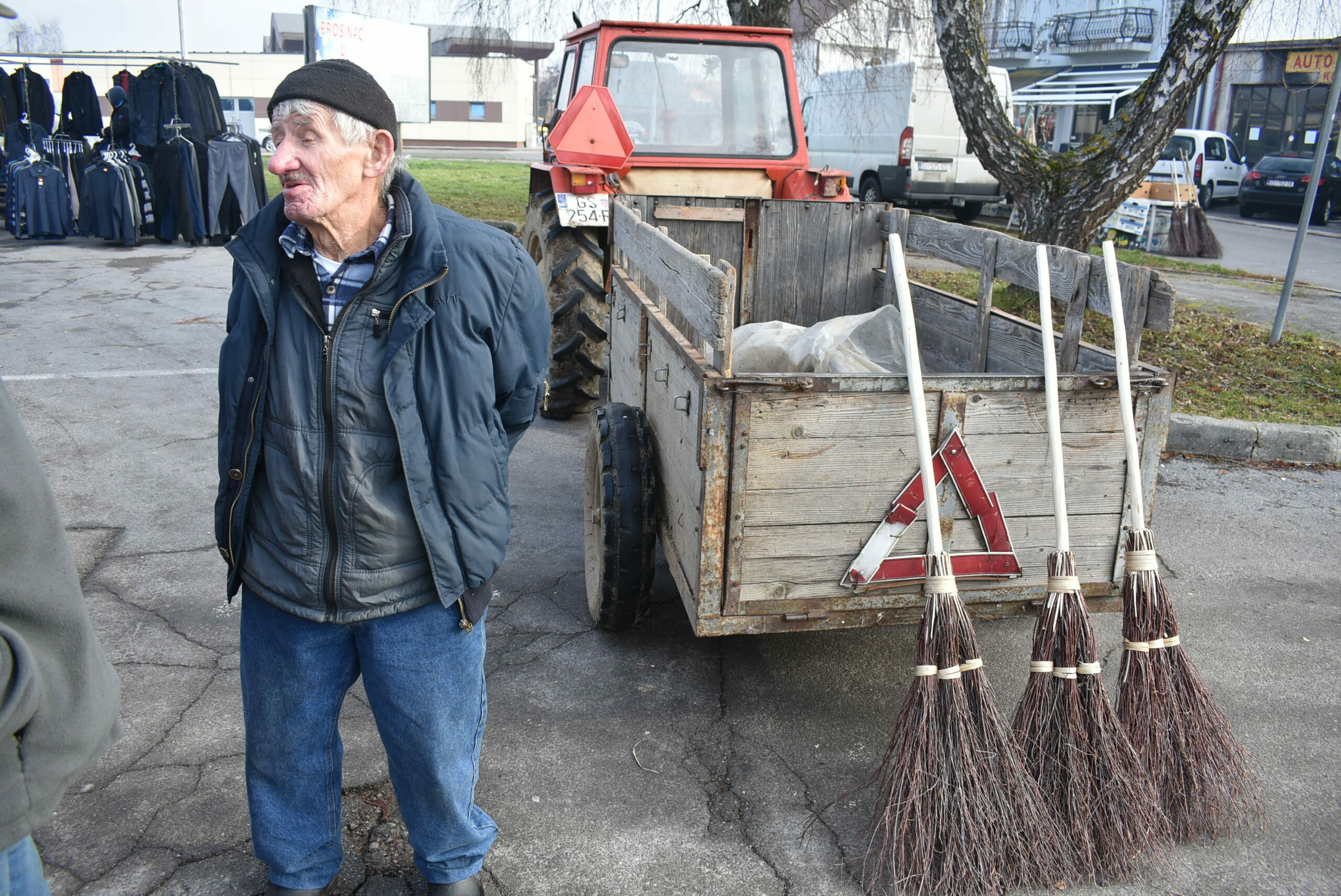 Majstor iz Like. Did Mile pravi najbolje "brizove metle na svijetu ...