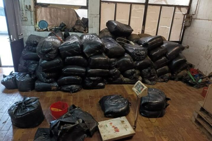 Prilikom pretraga pronašli im ukupno 2.585,17 kilograma duhana za koju ...