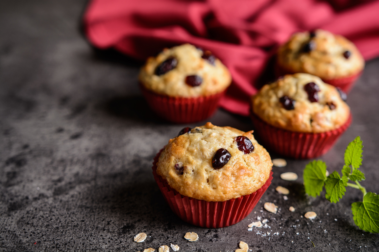 Sočni muffini sa zobenim pahuljicama i brusnicama - Novi list