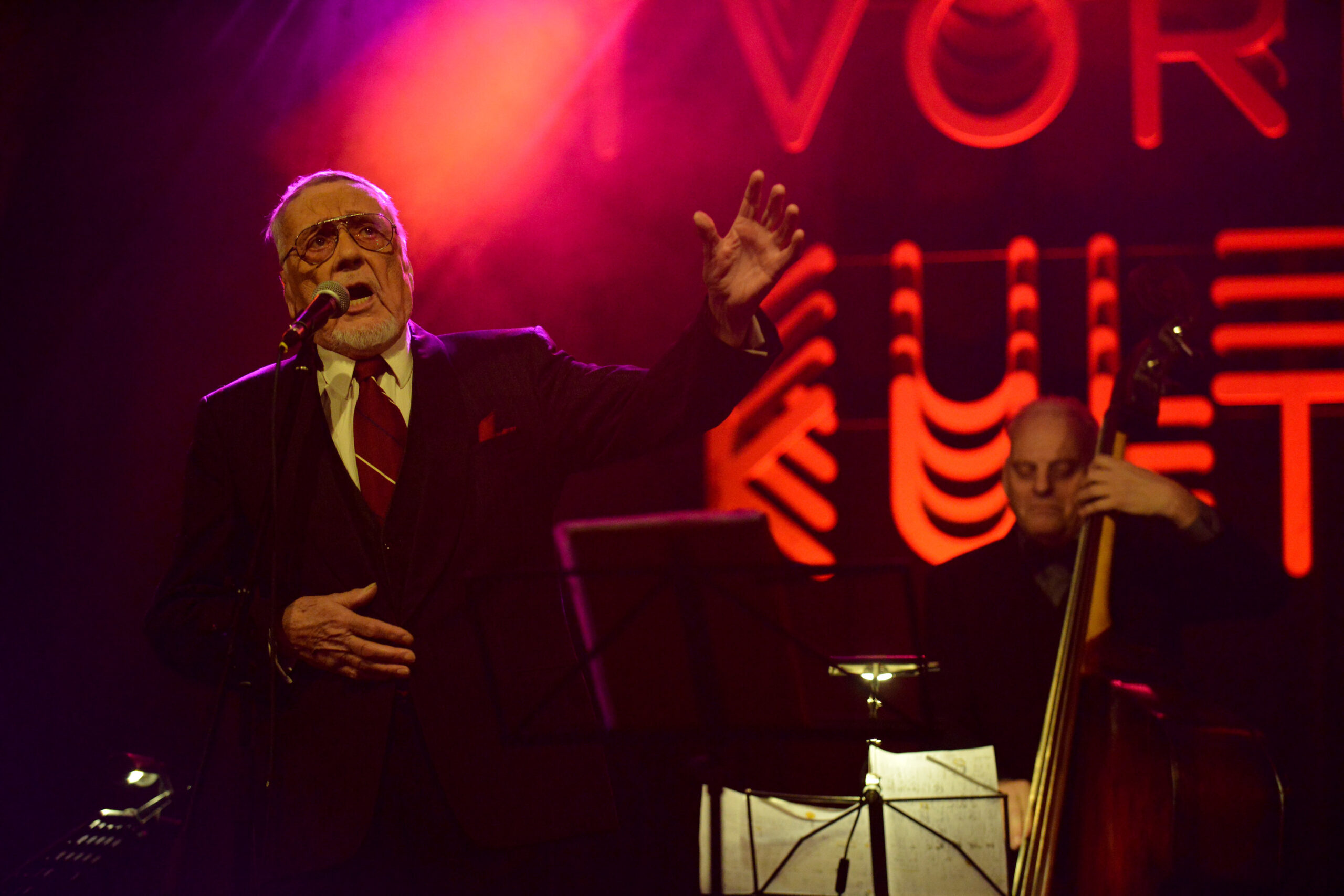 Legendarni Stjepan Jimmy Stanić proslavio Valentinovo u rasprodanoj ...