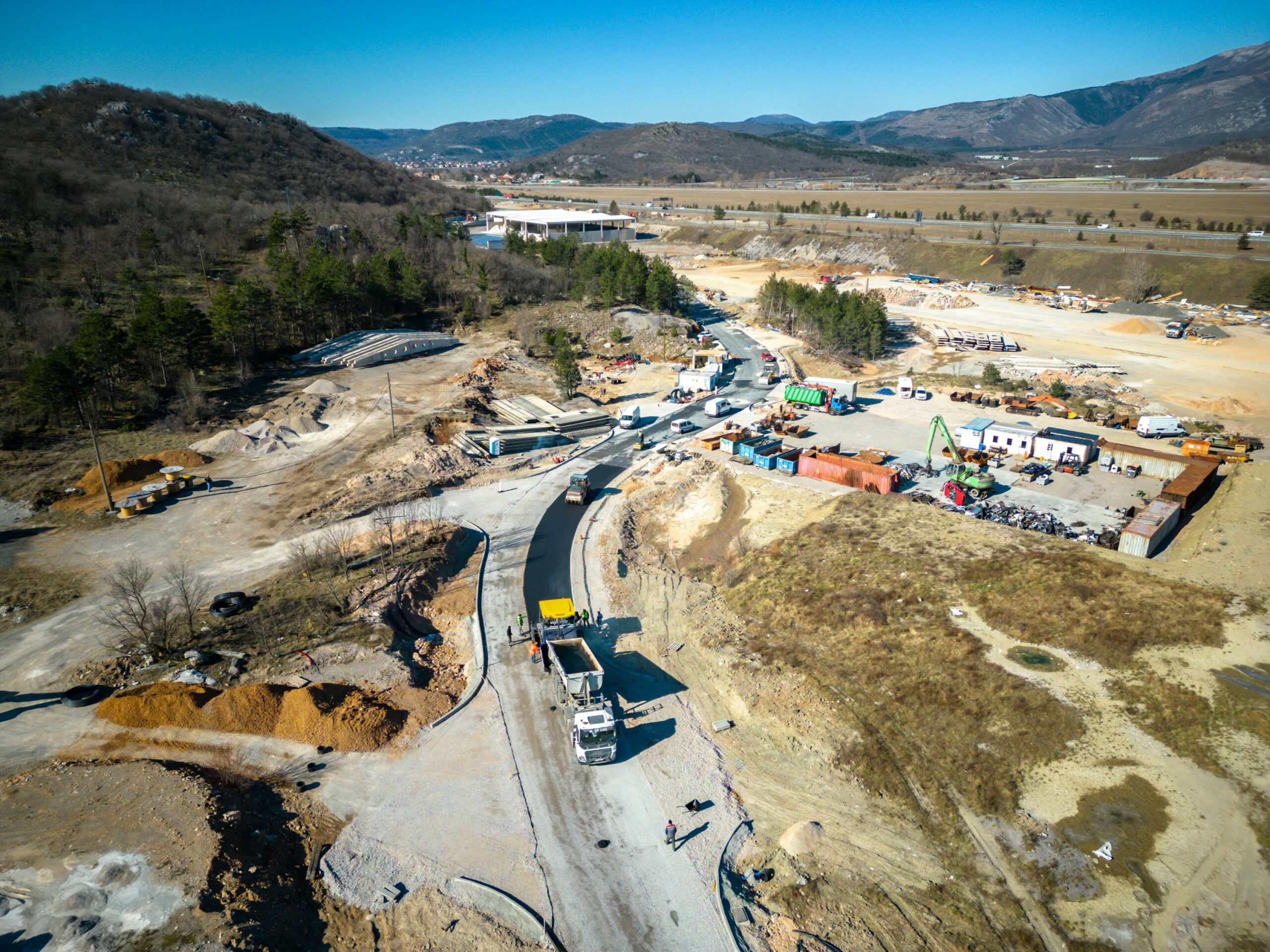 Napreduje gradnja ceste: Kapitalno ulaganje koje donosi razvoj Zone ...