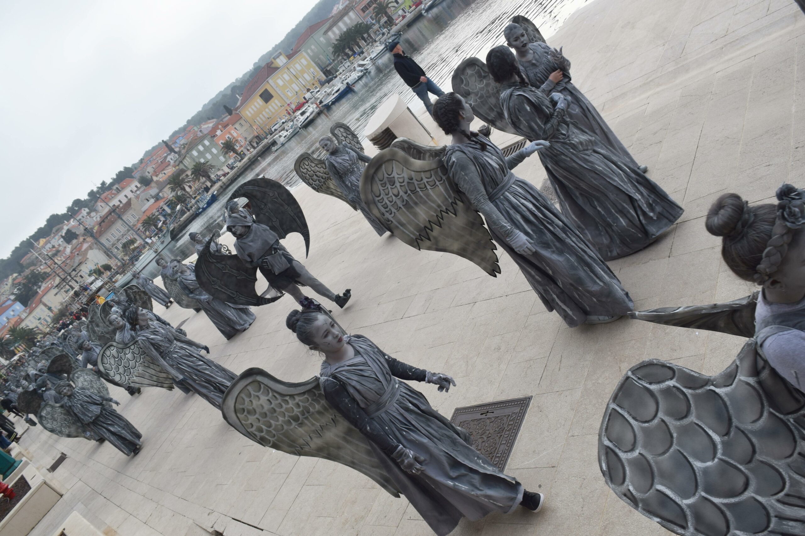 Najbrojniji "kipovi", došli i Veloselci: Zapaljen pust "Eustahije ...