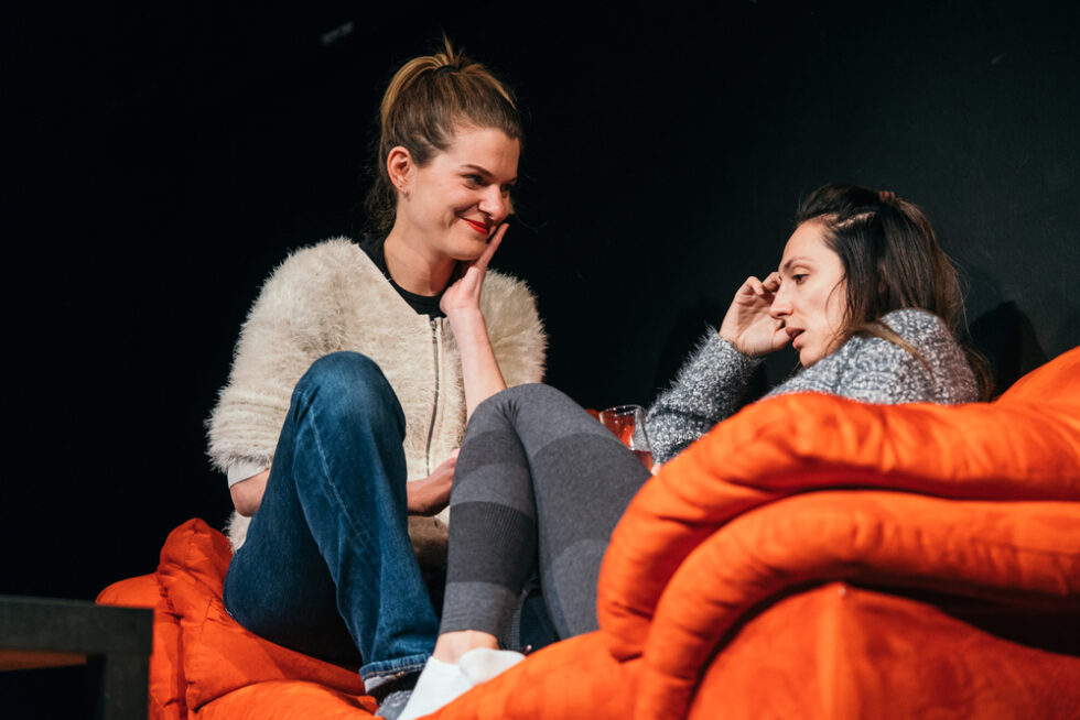 Jesmo li stvarno zavidni bogatašima? Bili smo na Kunstovoj premijeri ...