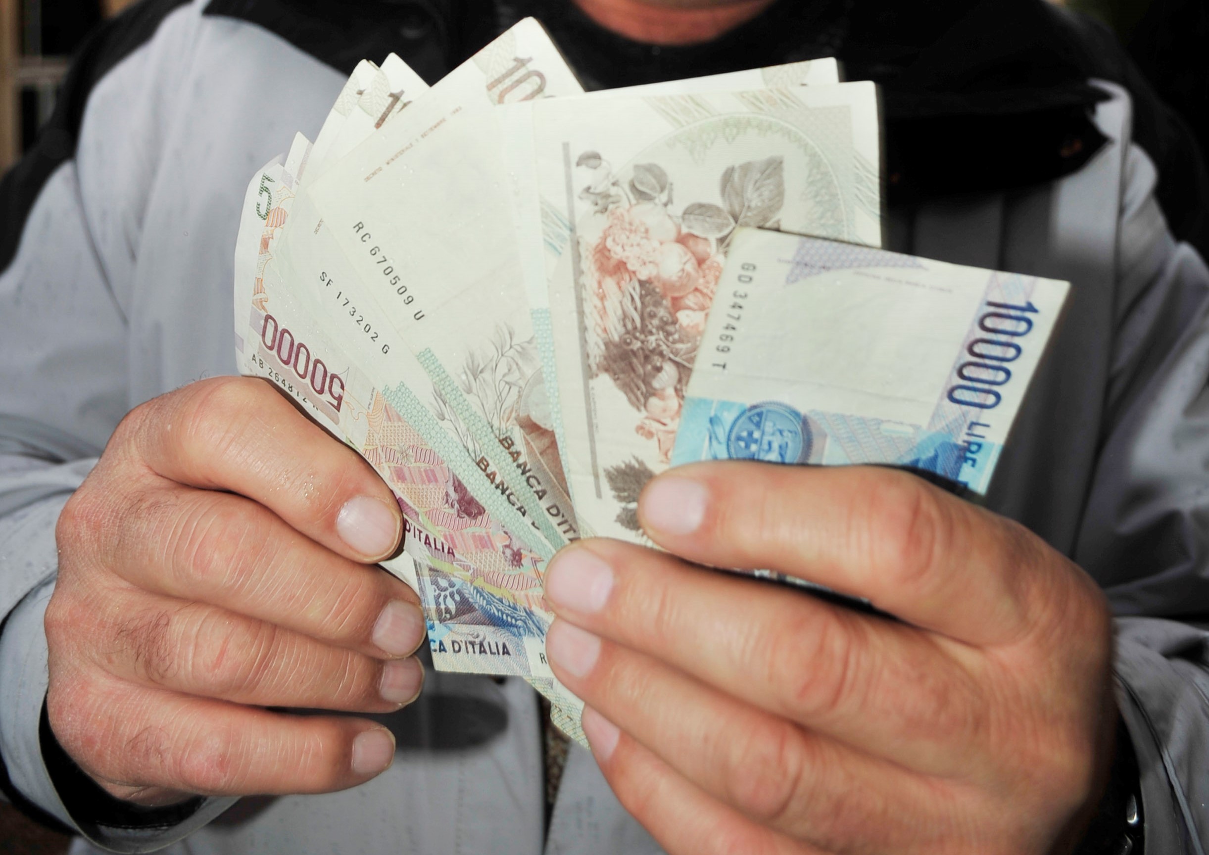 Pronašao 23 milijuna lira iza stare slike, htio ih promijeniti u eure ...
