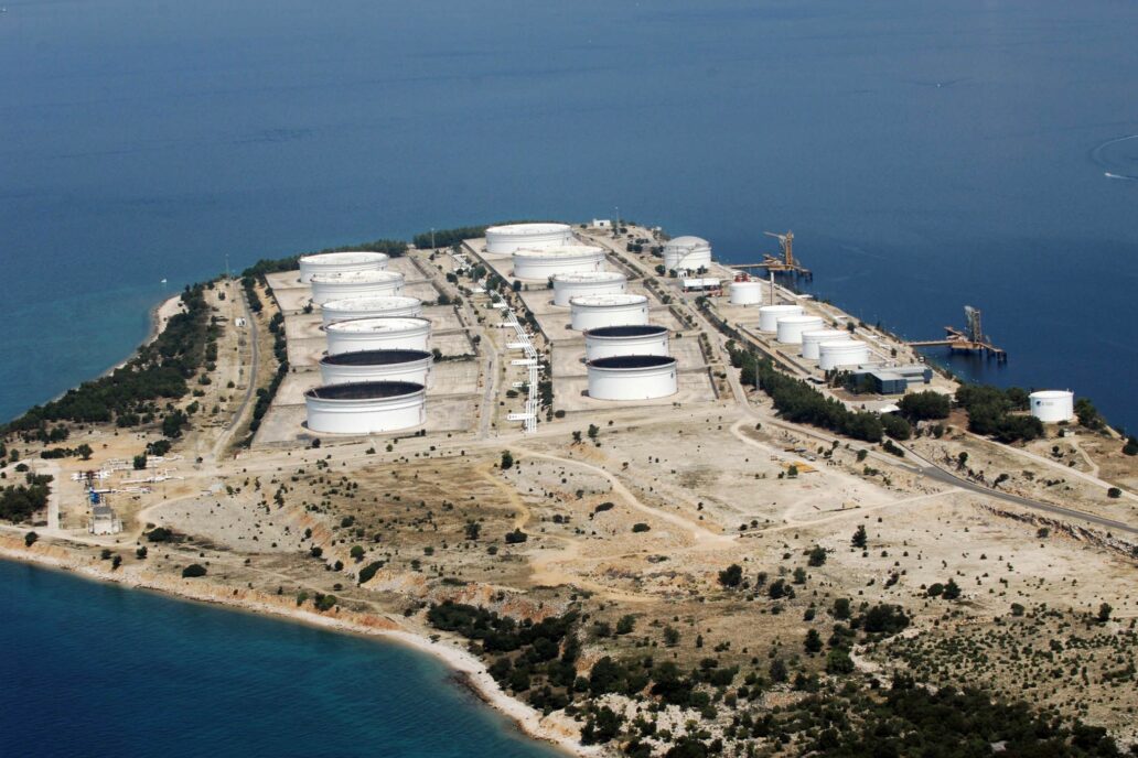 JANAF odbacuje optužbe o preskupom transportu nafte - Novi list