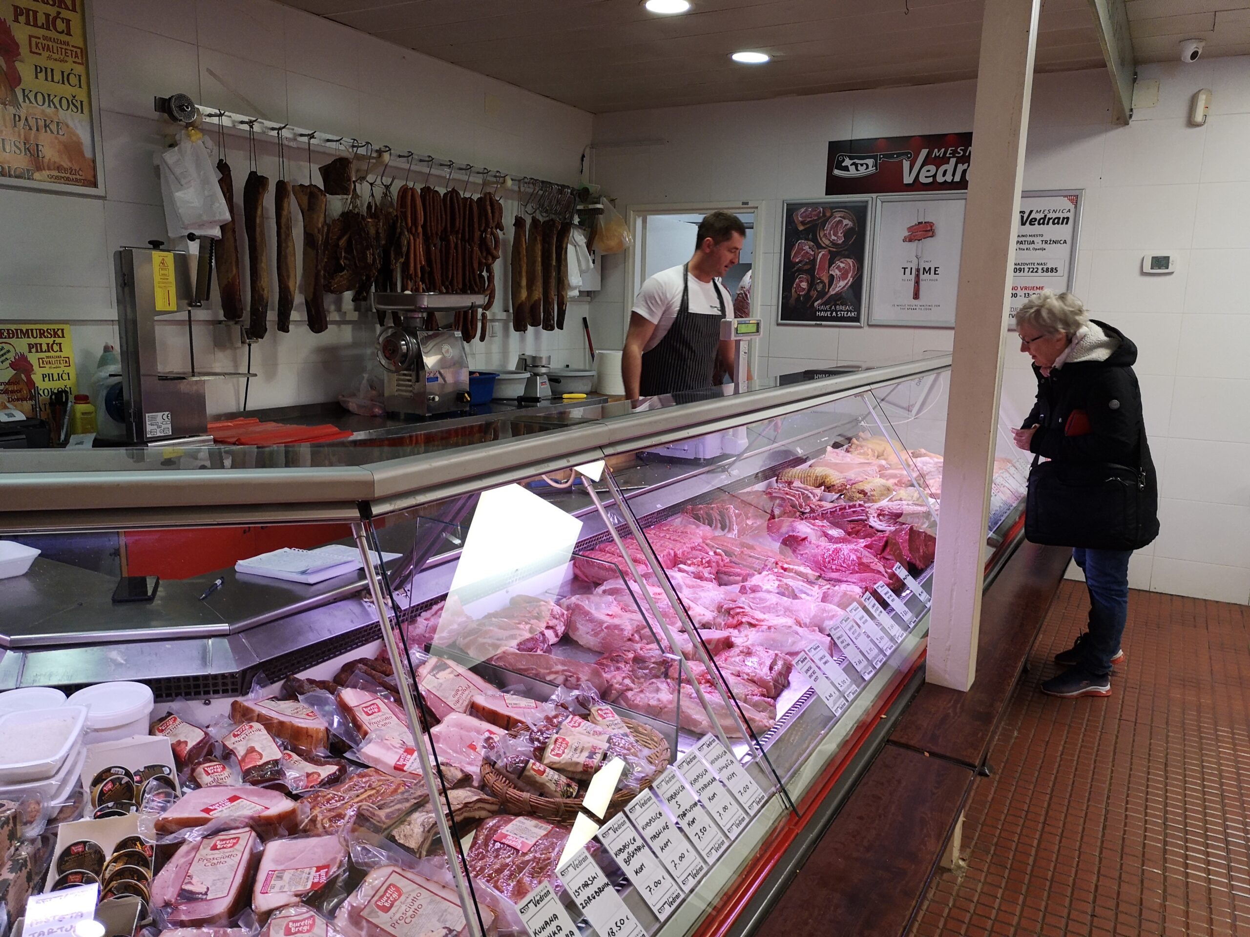 Predblagdanska kupnja u Opatiji: 'Domaća janjetina u mesnici čak je 4 ...