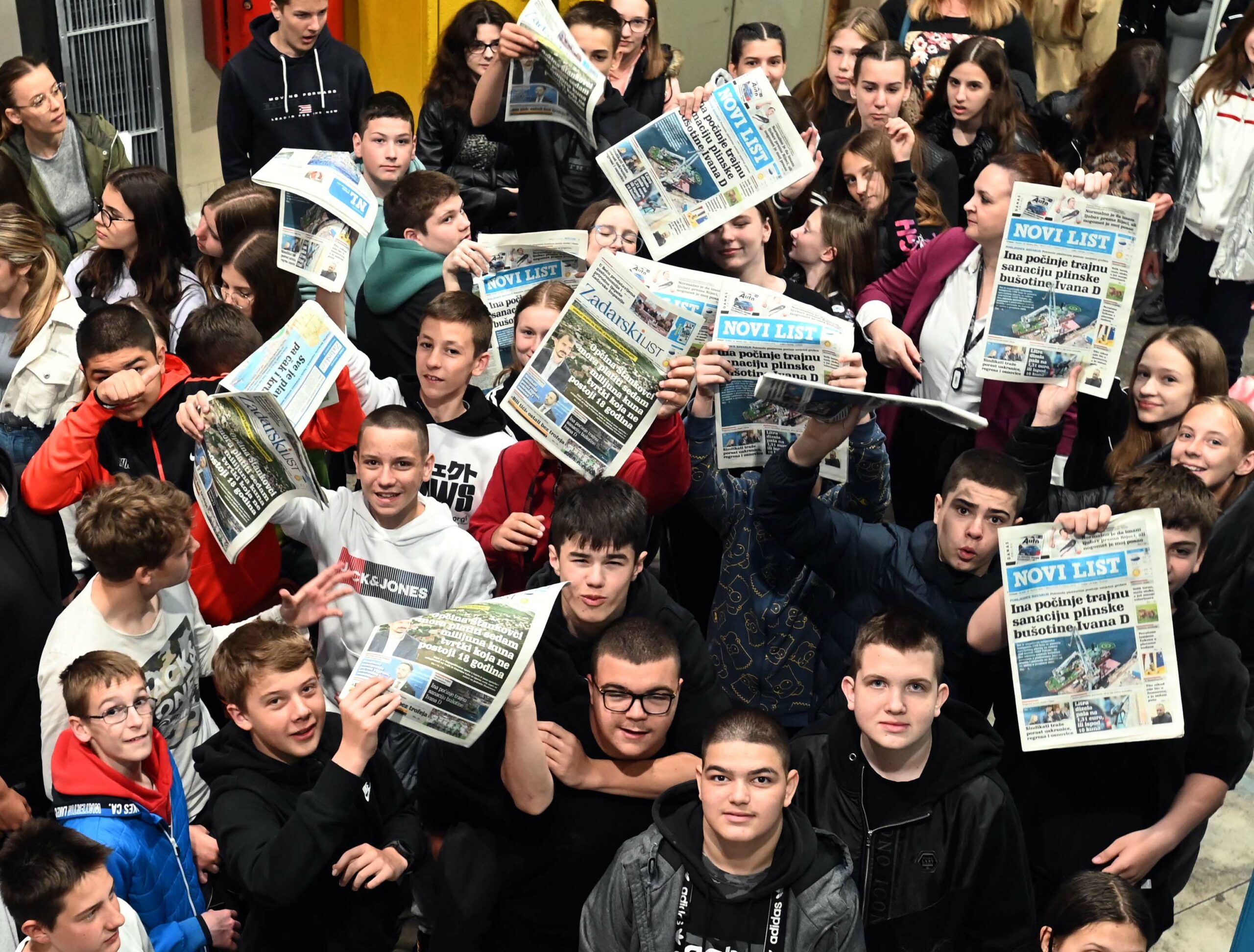 FOTO Oko 80 učenika sedmih razreda OŠ Čavle posjetilo Novi list: Od ...