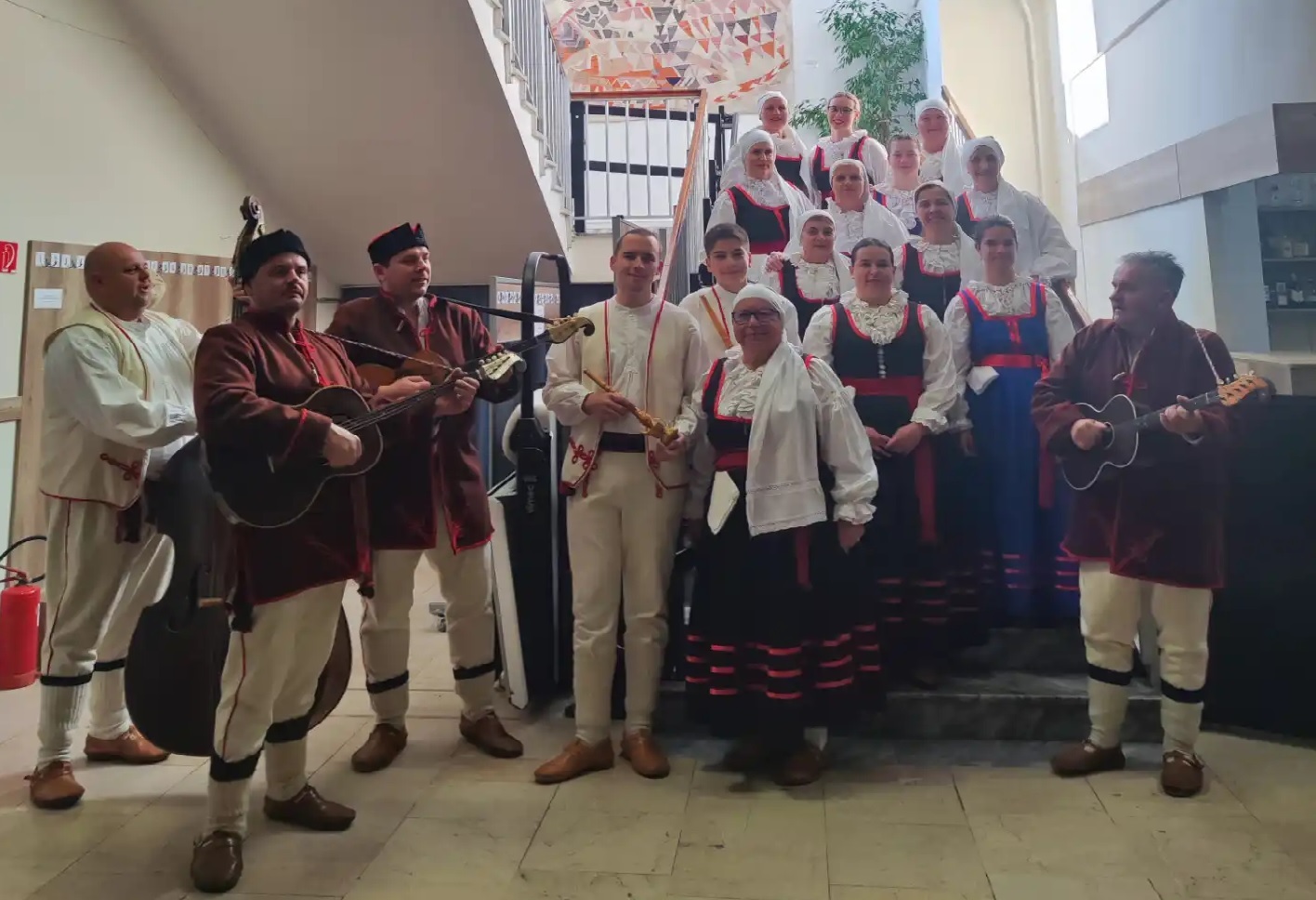 KUD Bribir u Mađarskoj oduševio publiku i promovirao baštinu Vinodola ...