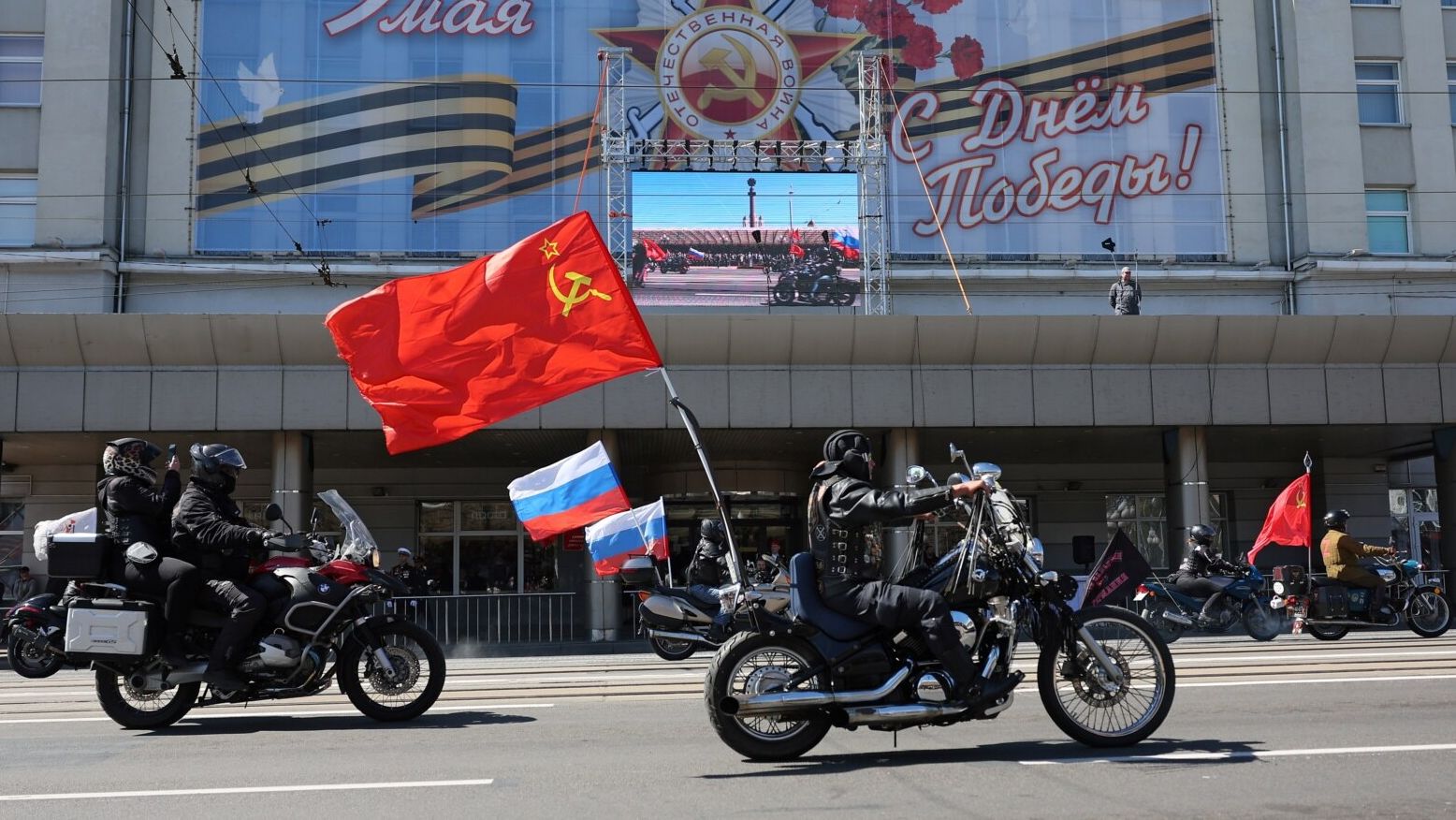Putinovi bikeri krenuli "cestama pobjede" do Berlina, vozit će kroz ...