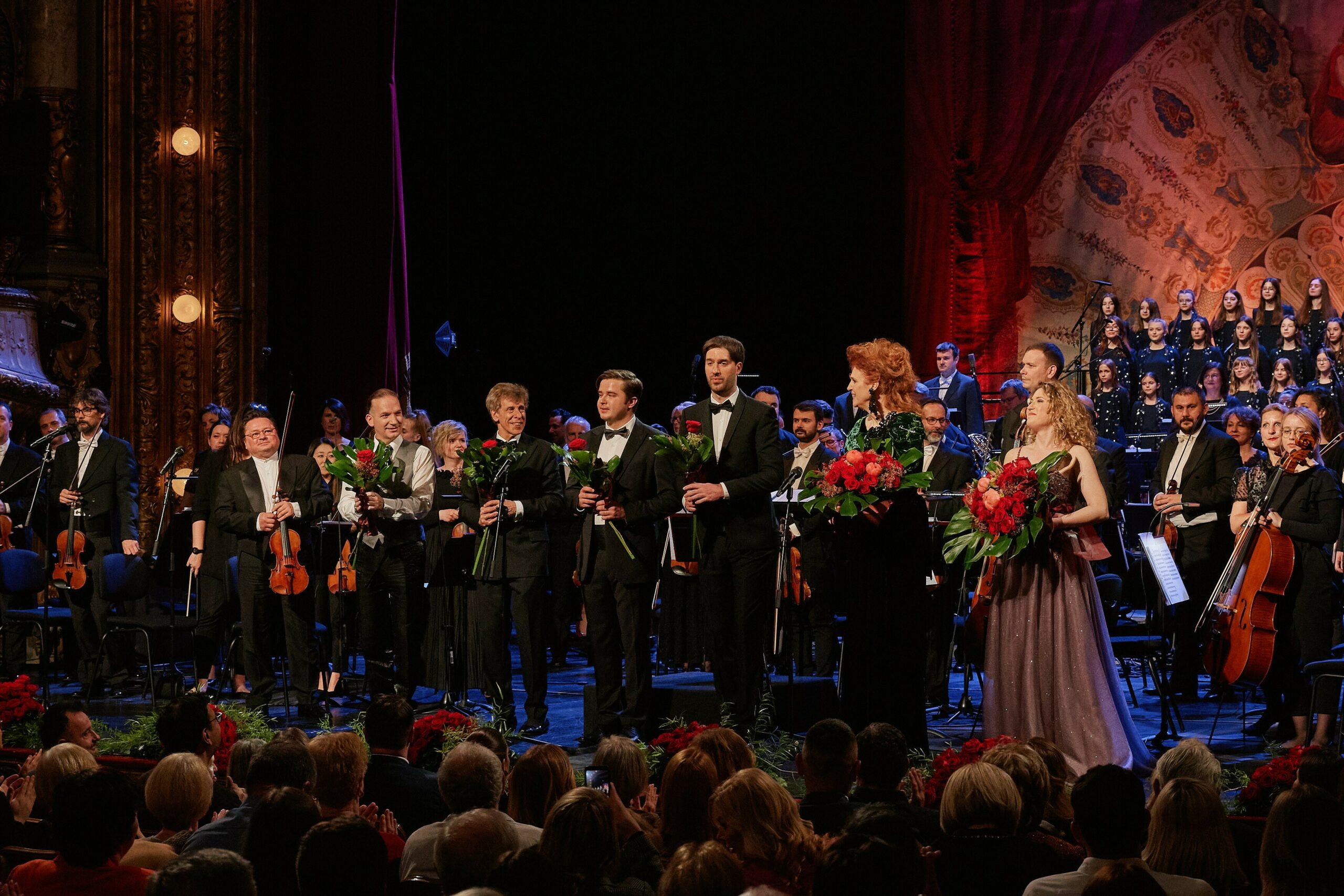 U zagrebačkom Hrvatskom narodnom kazalištu održan je svečani koncert ...