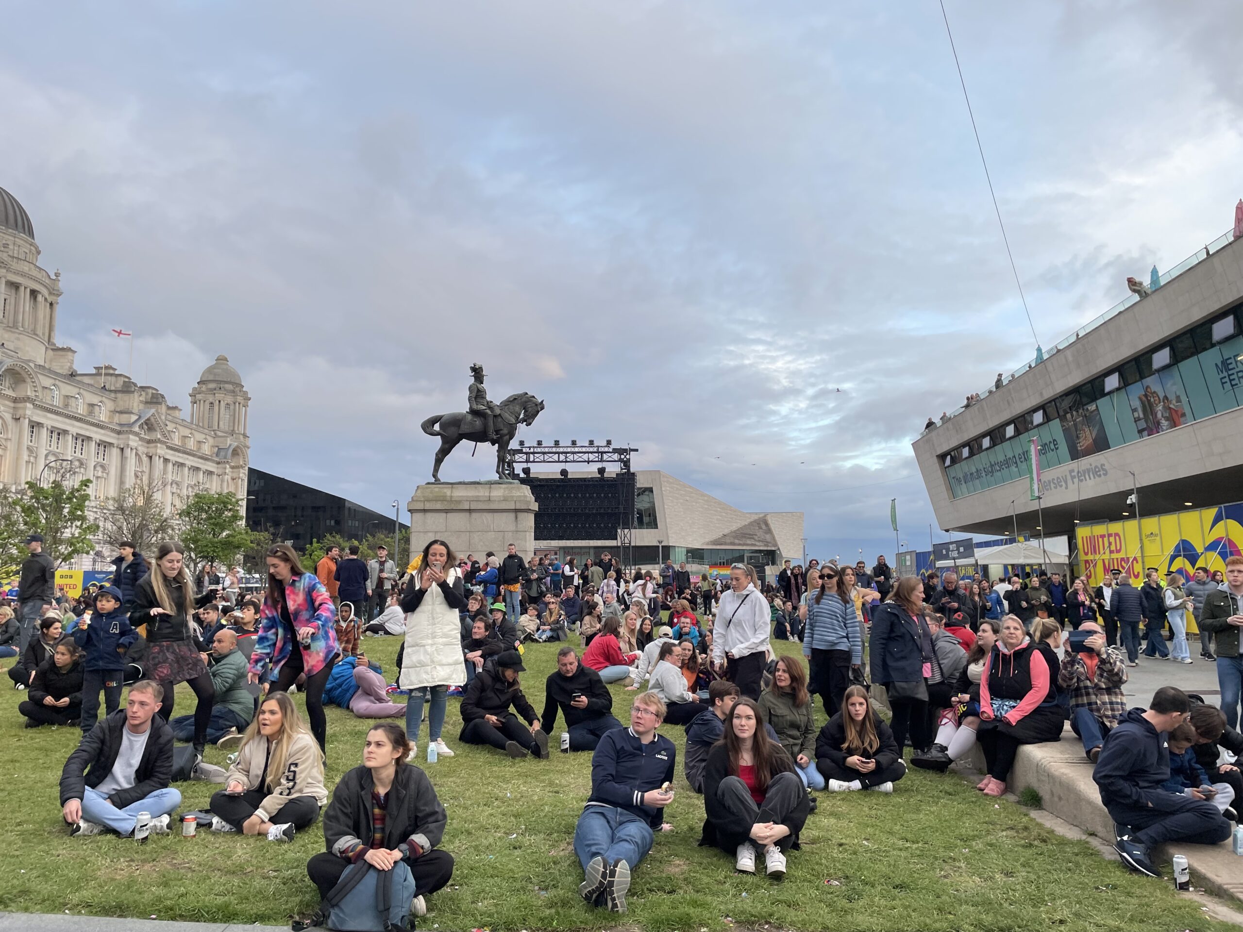 Rijeke ljudi slile su se u EuroVillage kako bi uživale u brojnim ...