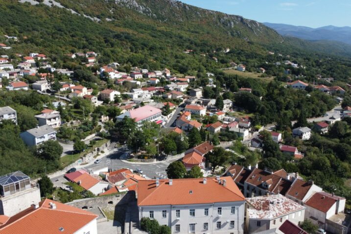 Vinodolskoj općini 17.700 eura državne potpore za ceste - Novi list