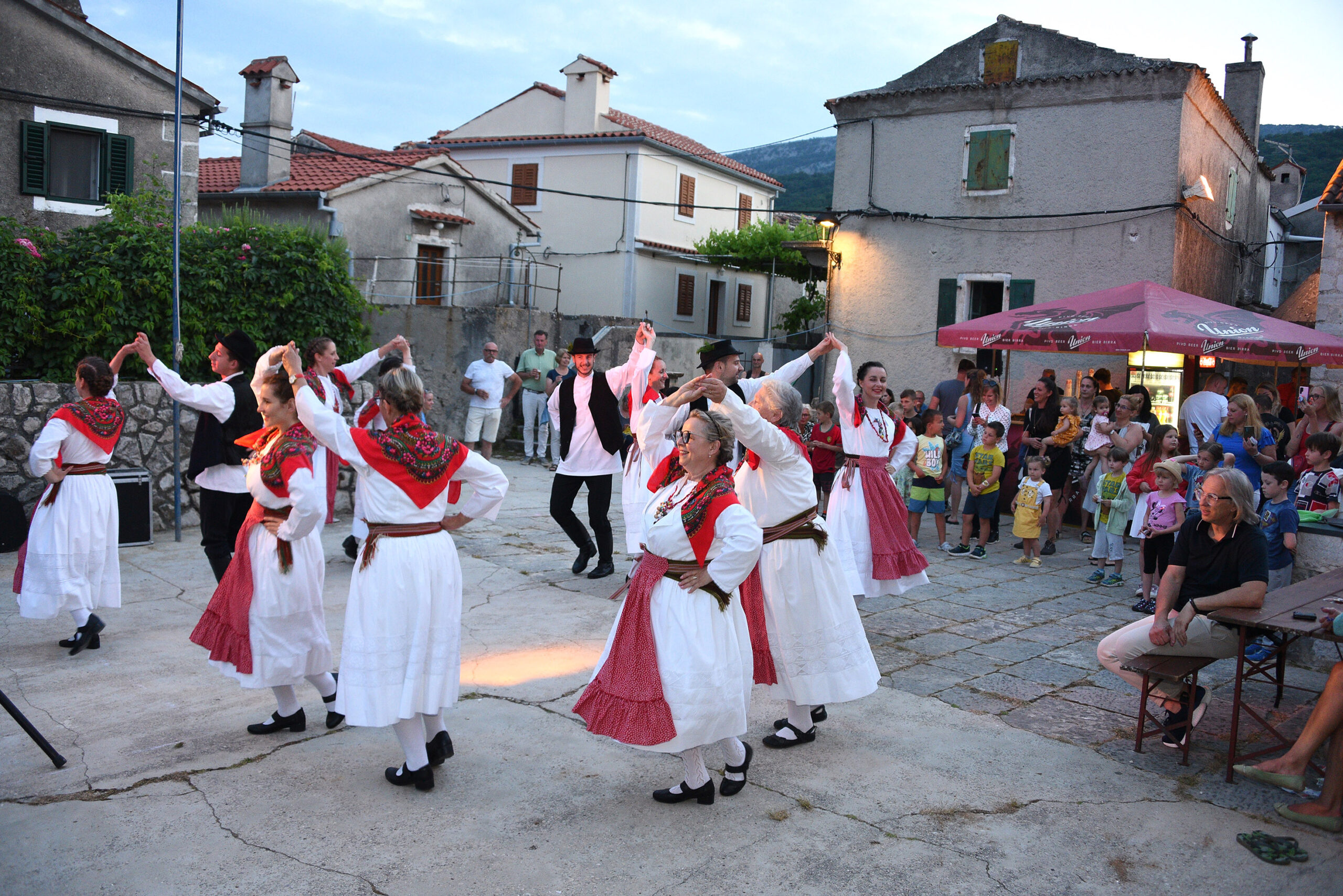 Volim Beli: Bejski tanac održan deseti put na trgu Pricrekva - Novi list