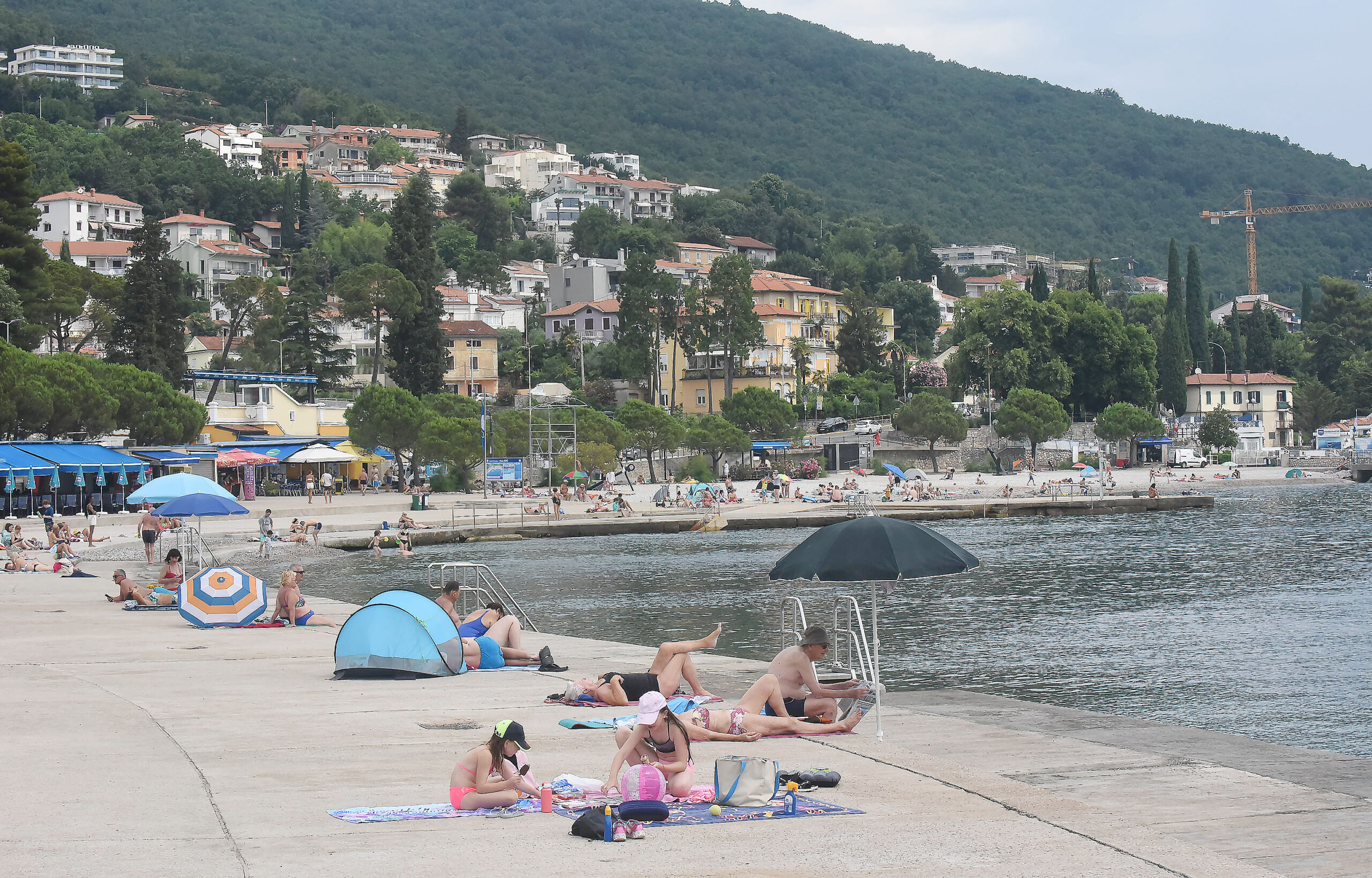 Kupalište u Ičićima i dalje prazno i neopremljeno. Turisti razočarani ...