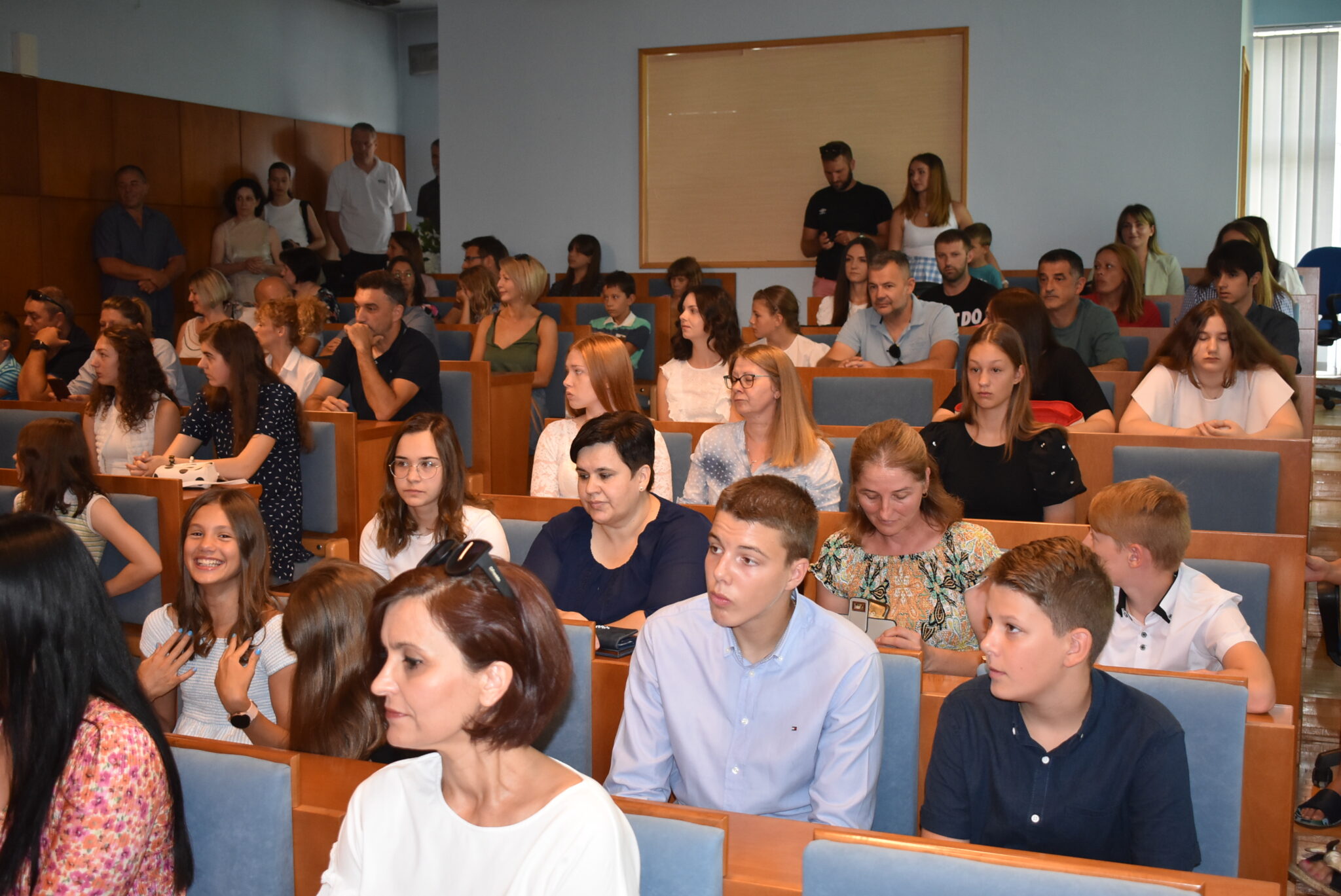 Pohvalnice najuspješnijim učenicima i studentima Gospića - Novi list