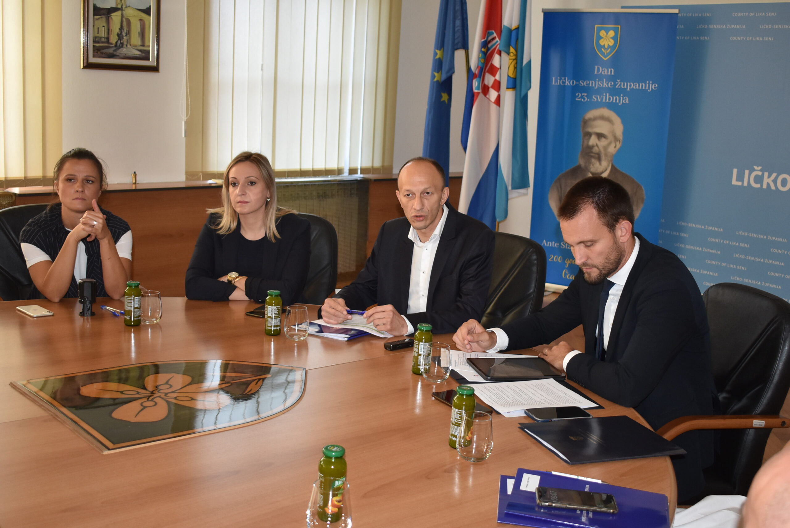 VIDEO Potpisani ugovori za nove projekte u Ličko-senjskoj županiji ...