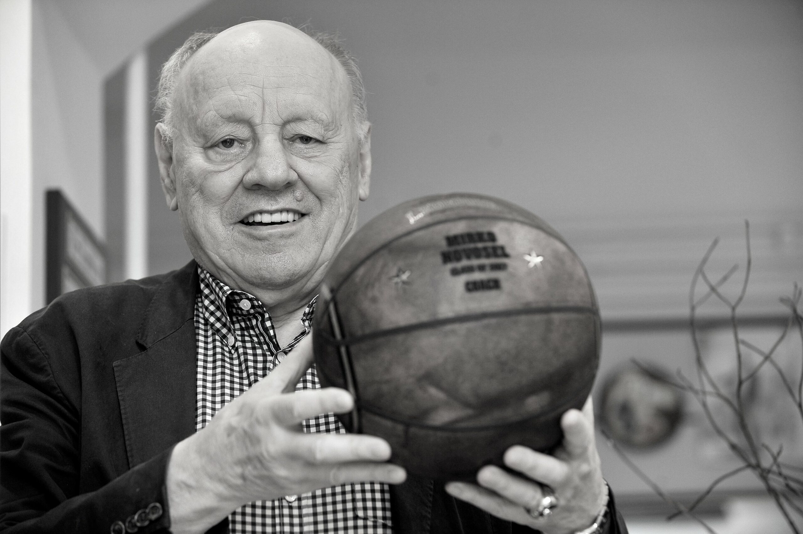 Umro je Mirko Novosel - Novi list