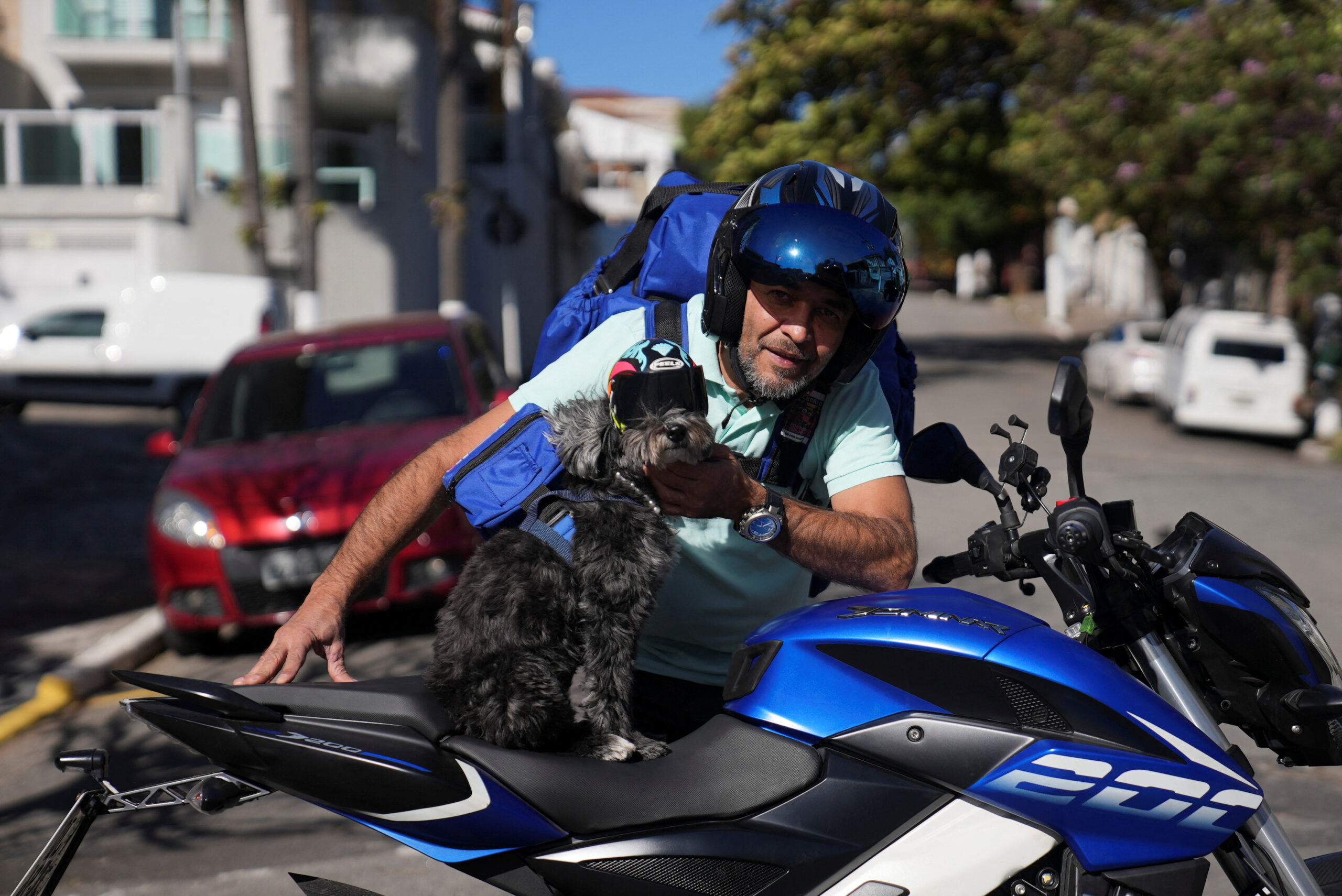 Upoznajte Miguela i njegovog psa Ruby: Velikog srca jure motociklom ...