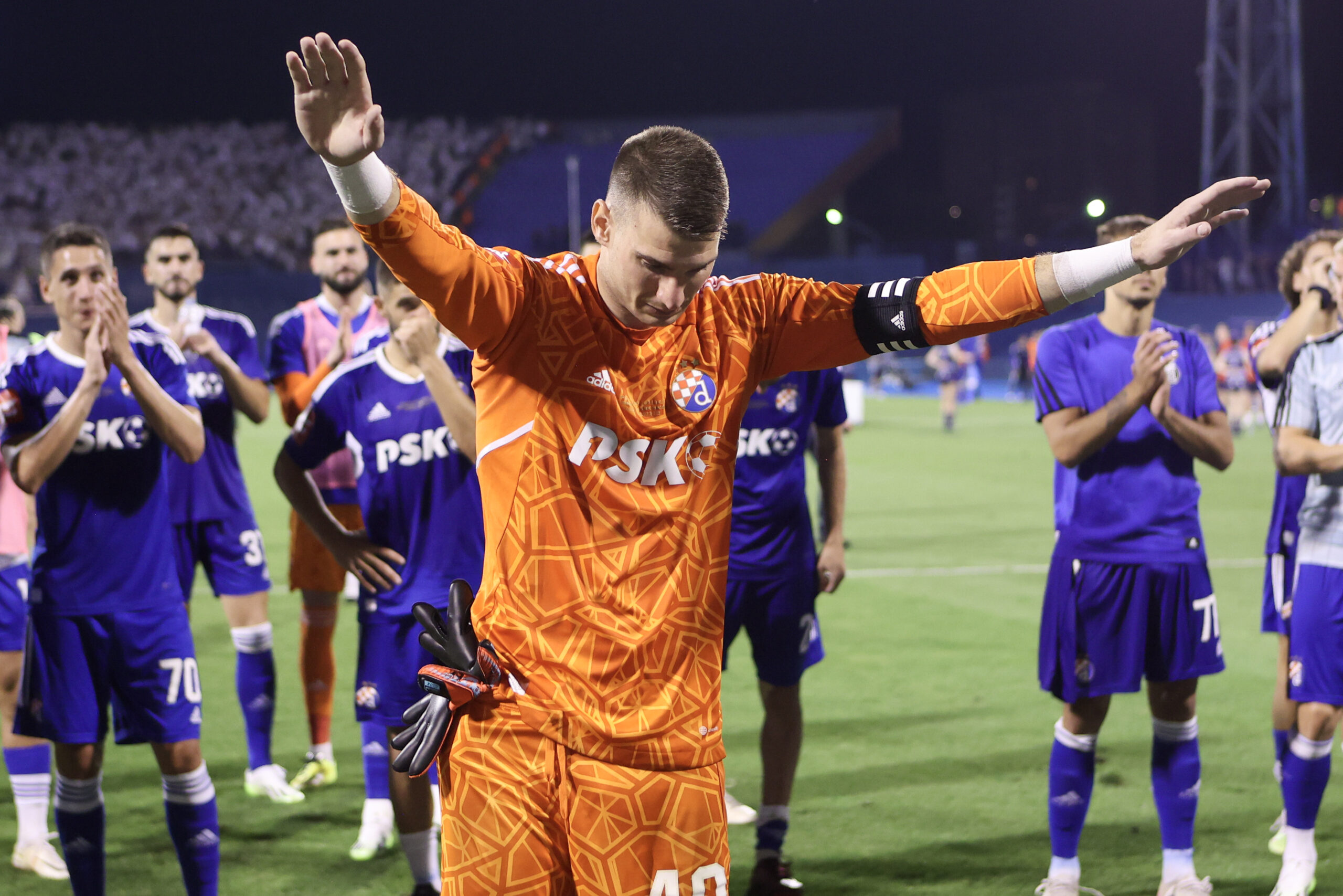 Vratar Vatrenih i Dinama napušta Maksimir s osvojenim Superkupom, čini ...