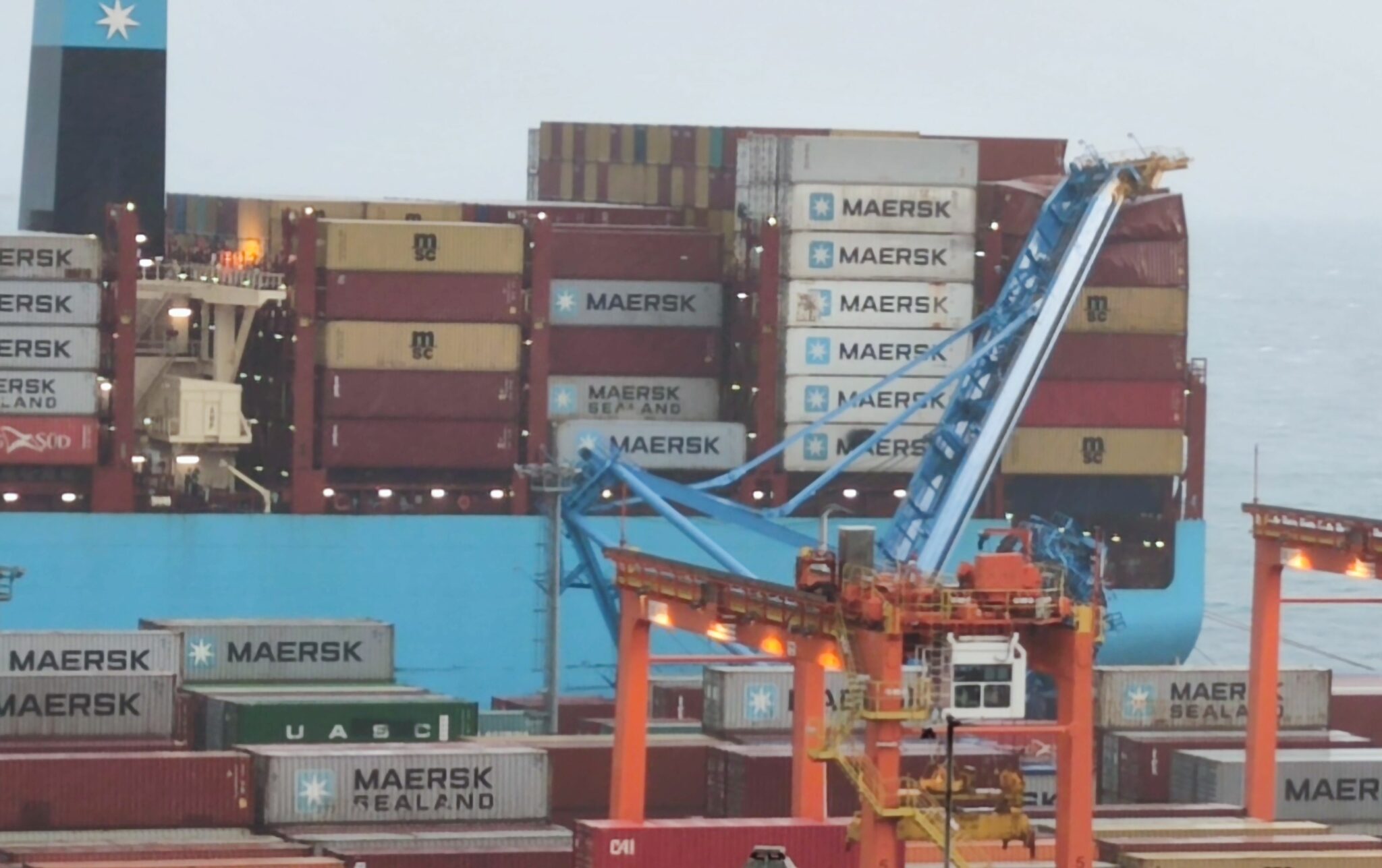 VIDEO/FOTO Velike štete od oluje po Rijeci: Srušena dizalica na ...