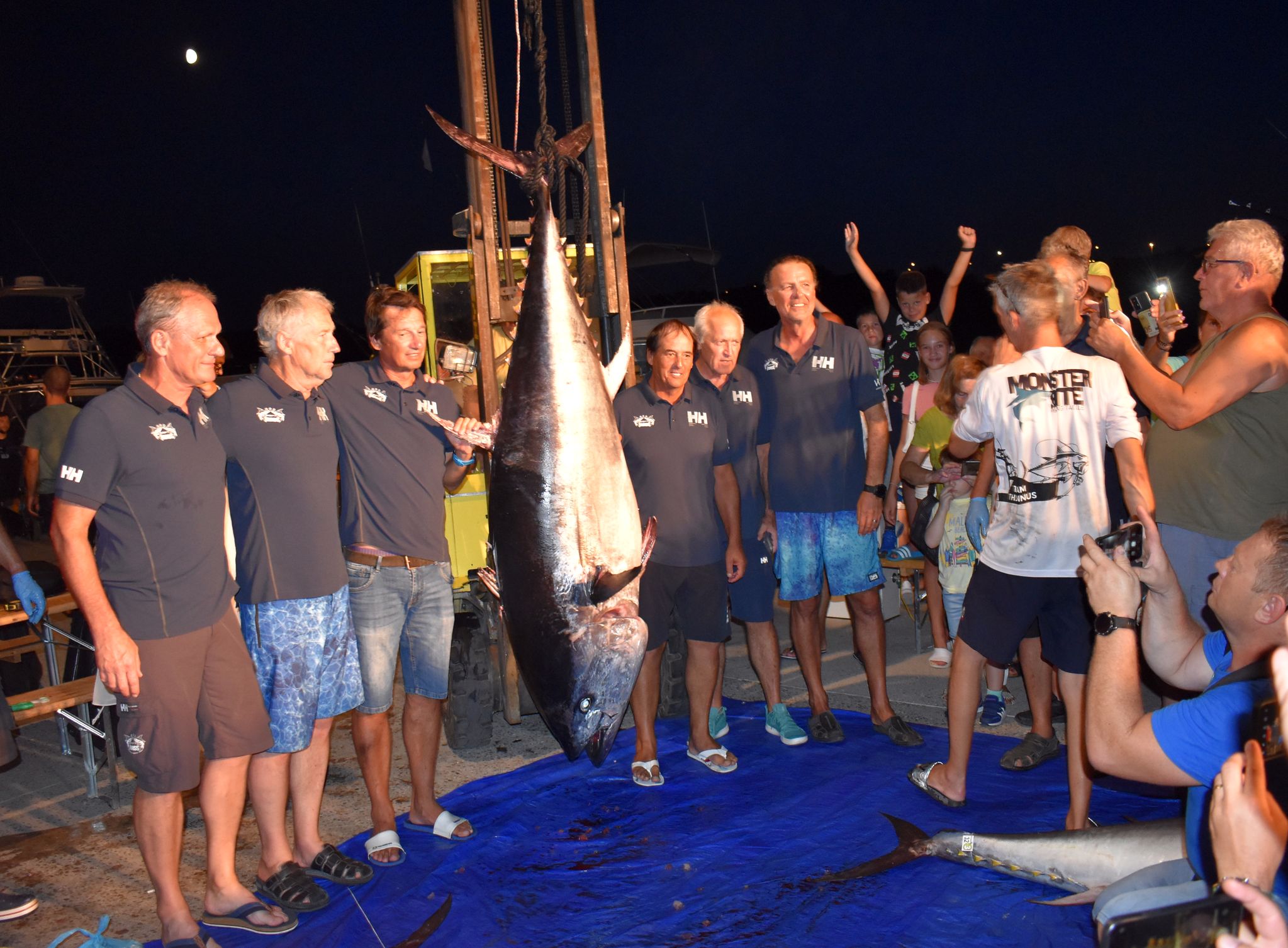 Finale lova na velike ribe u Omišlju. Slovenci slavili s tunom teškom ...