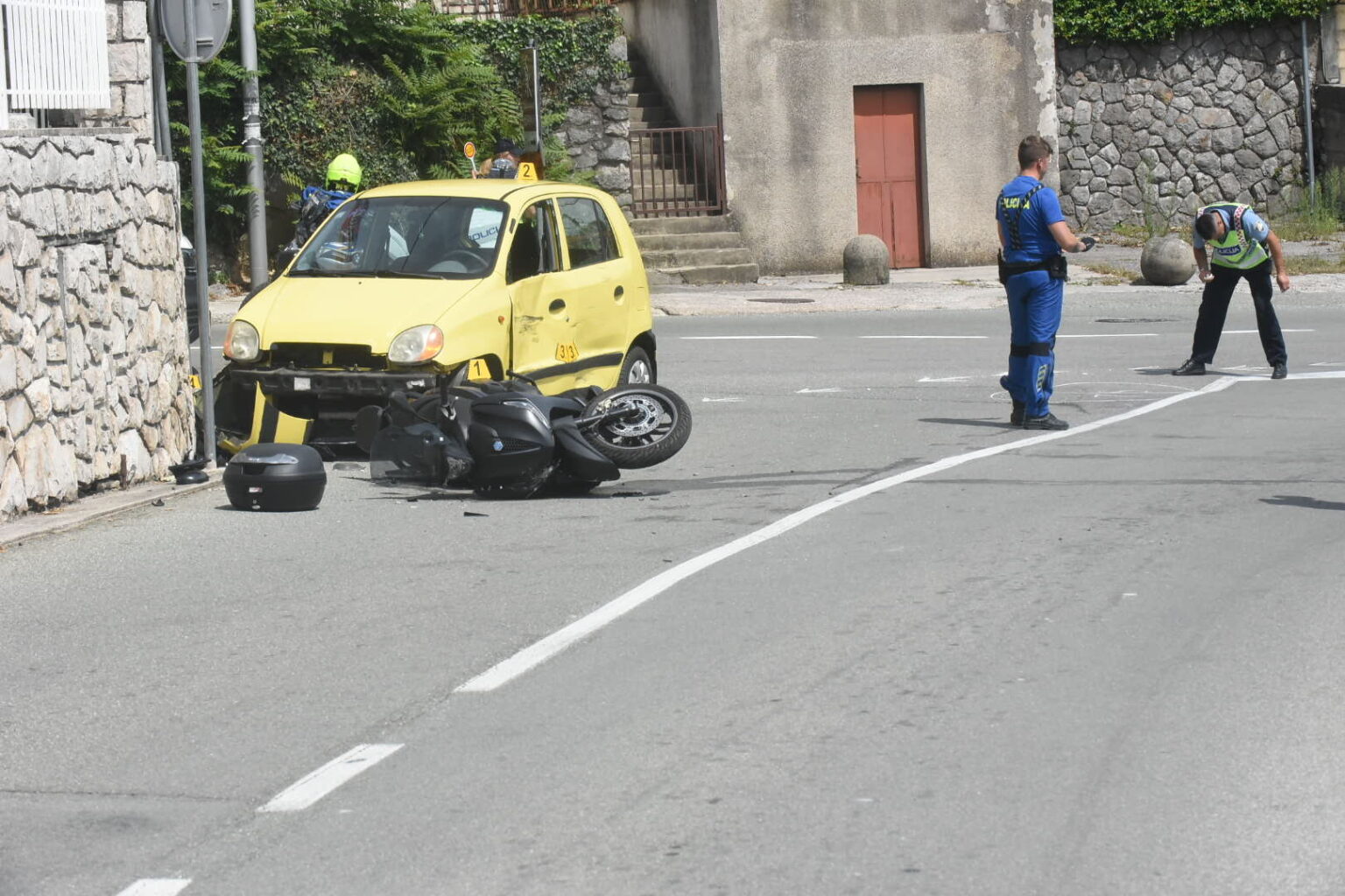 FOTO U Matuljima u sudaru s automobilom poginuo motociklist: Za manje od dva sata troje ljudi ...