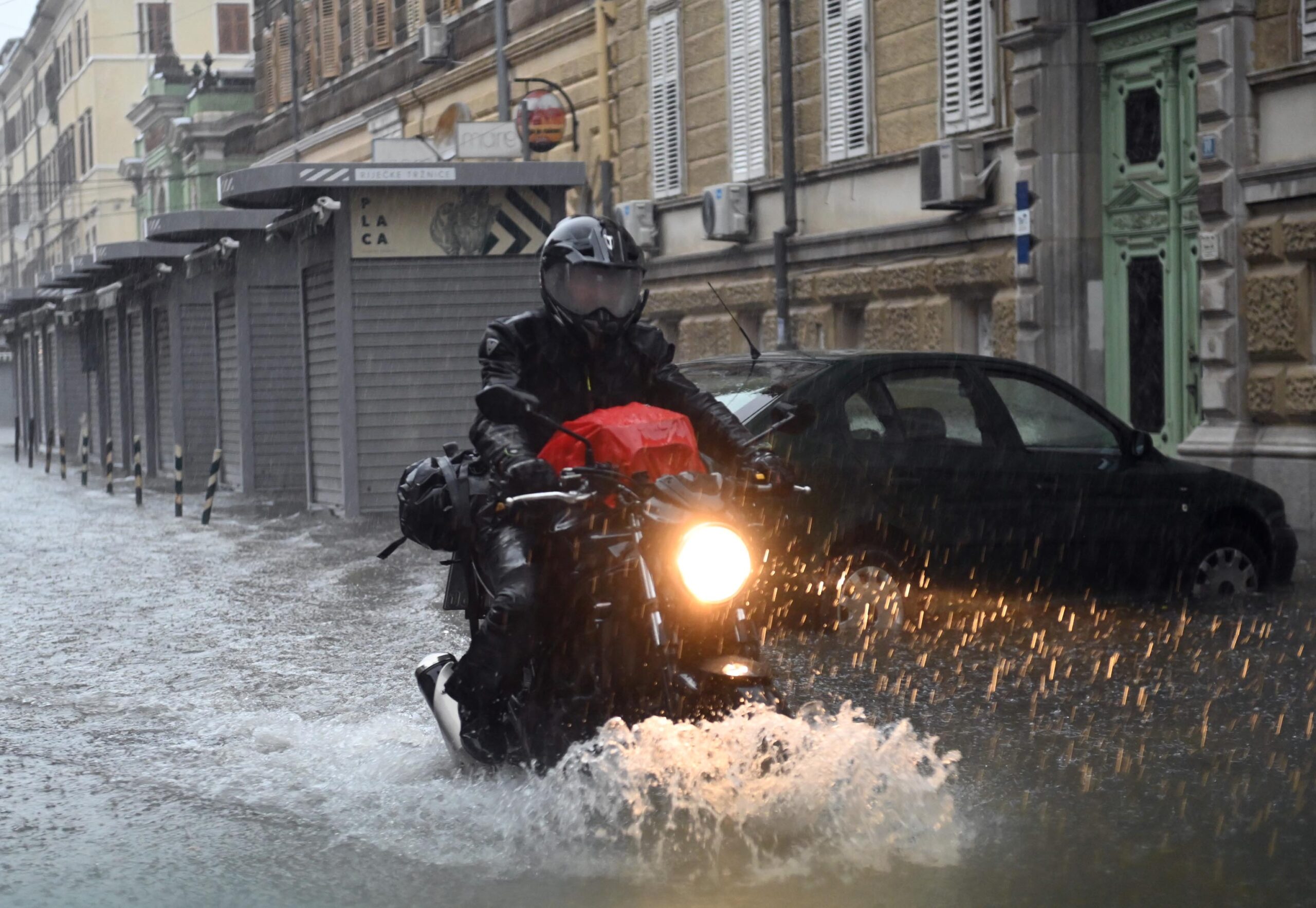 Nevrijeme protutnjalo Hrvatskom. Za Kvarner danas najavljena nova ... Nevrijeme protutnjalo Hrvatskom. Za Kvarner danas najavljena nova ...