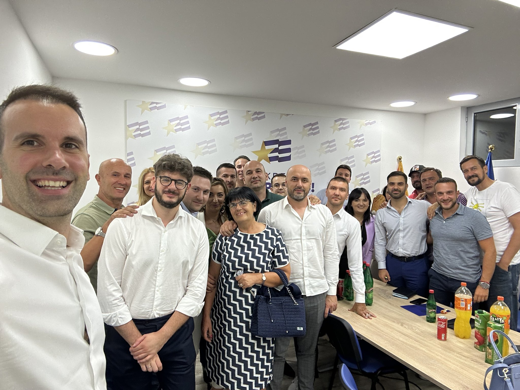 Nova Crnogorska Vlada Bez Prosrpske I Proruske Desnice Novi List