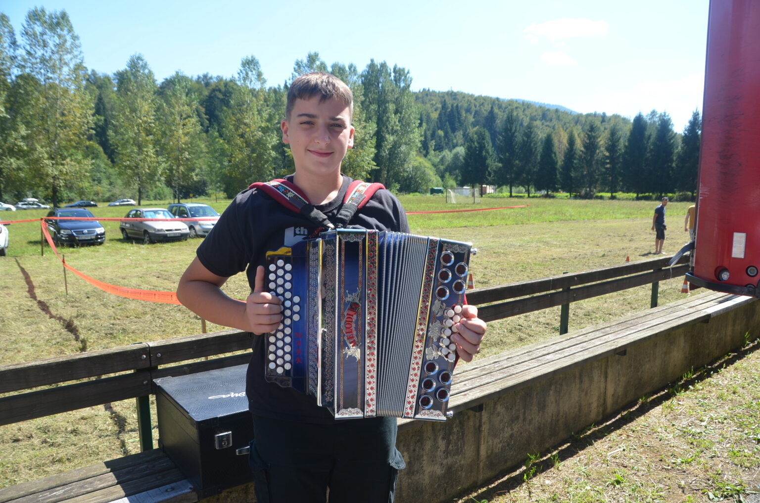 Zvuci harmonike zavladali Plešcima: Od polke preko valcera do ...